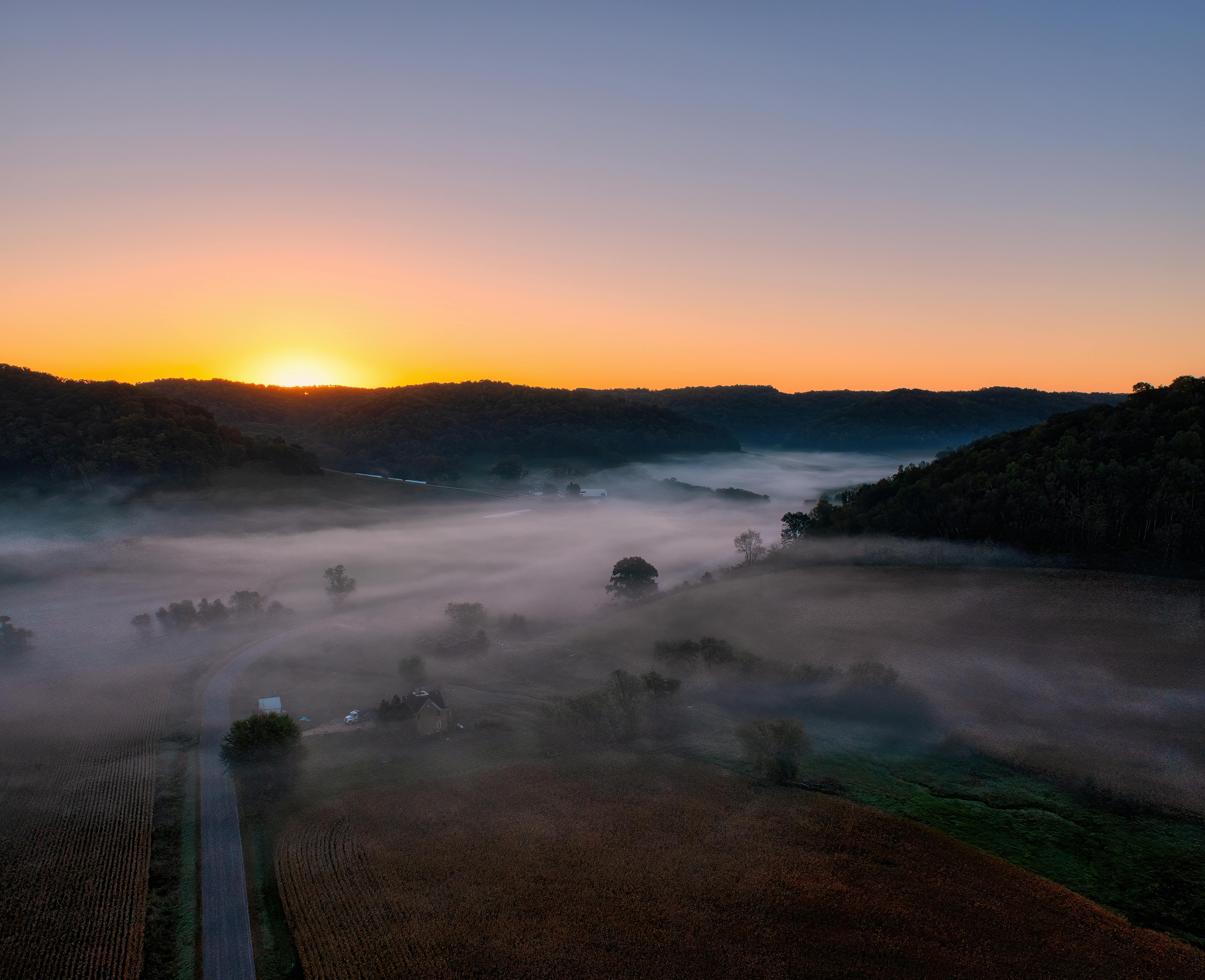 Village in Front of the Mountains · Free Stock Photo