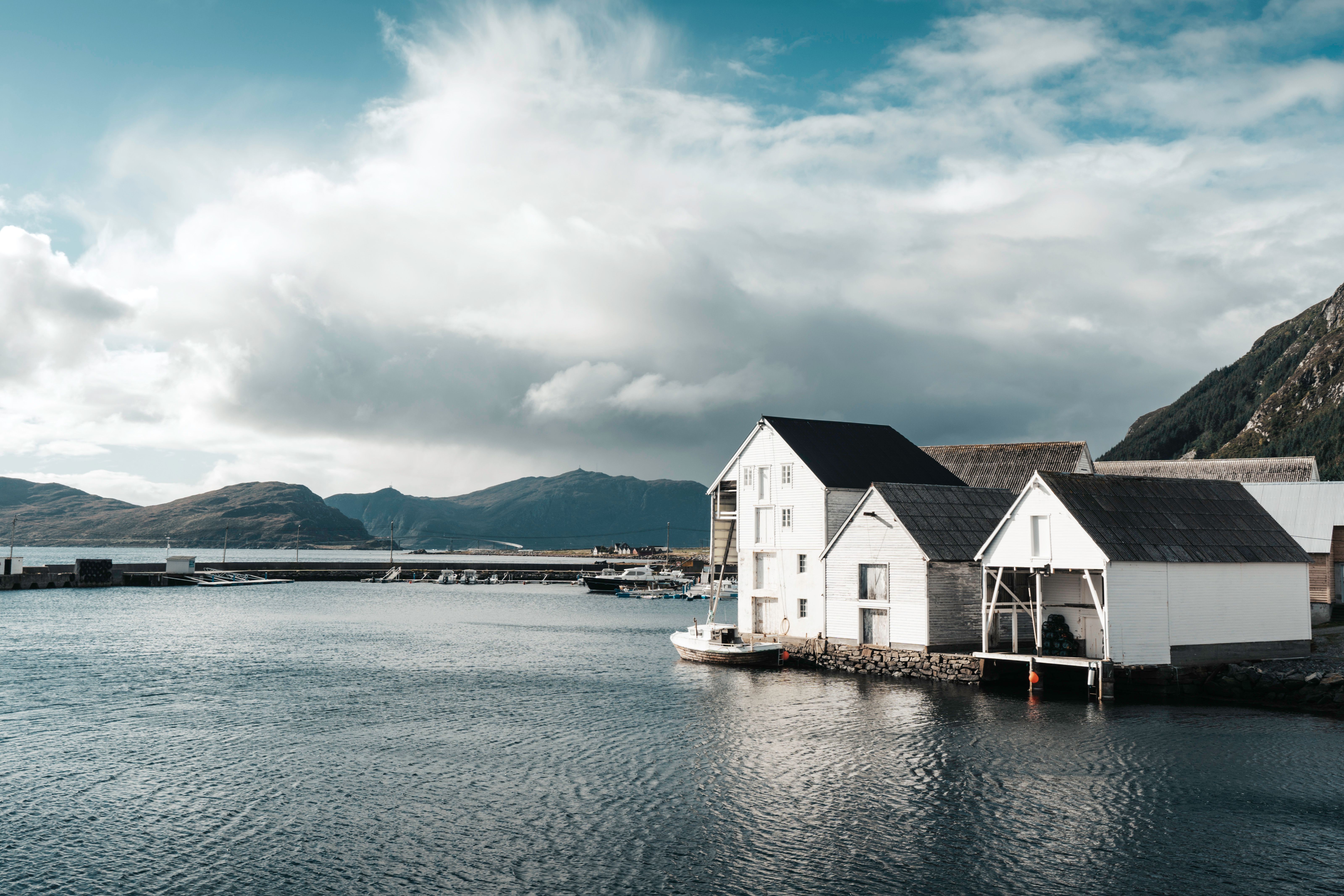 Scenic Norwegian Fishing Village by the Sea · Free Stock Photo