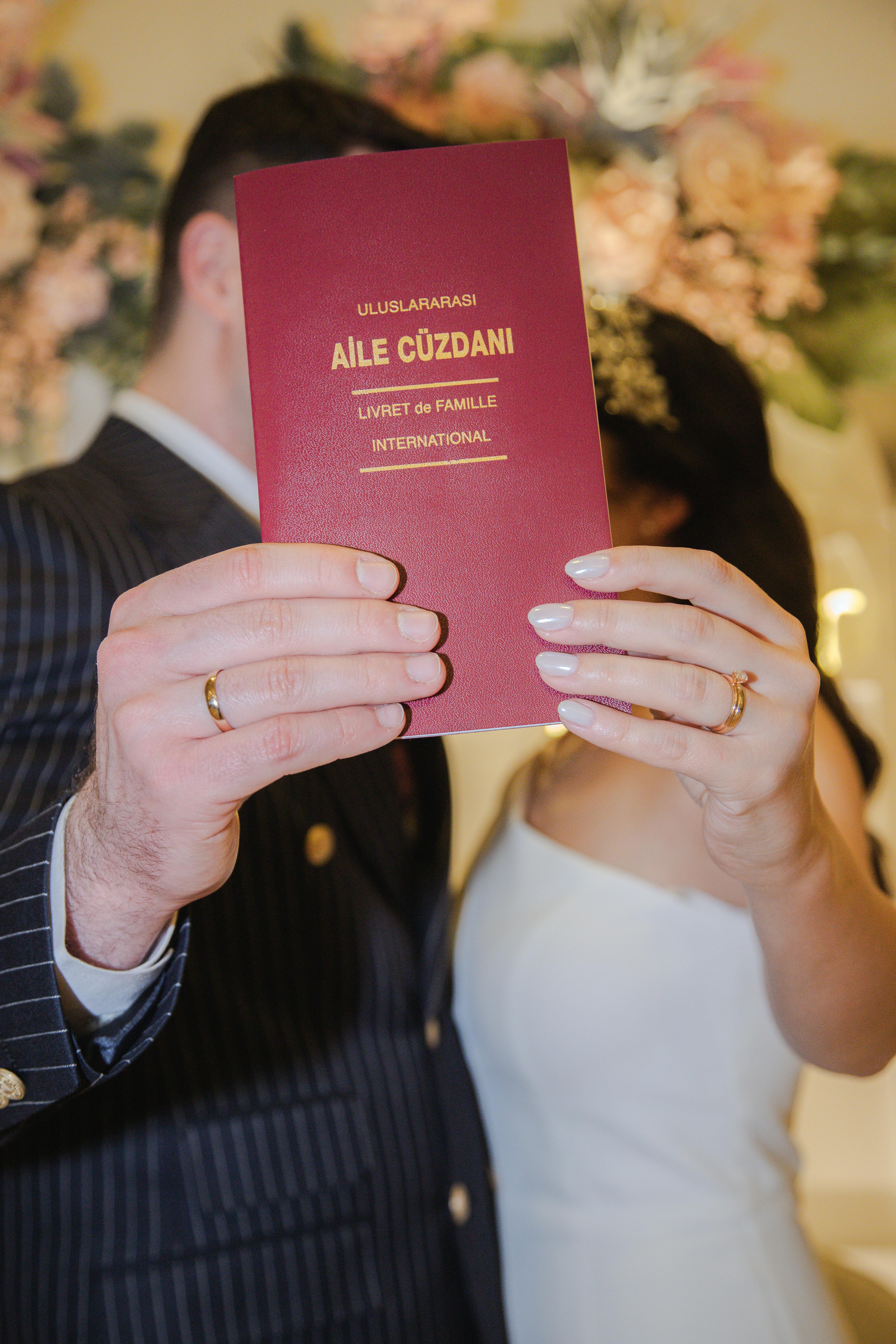 Romantic Wedding Moment with Family Certificate · Free Stock Photo