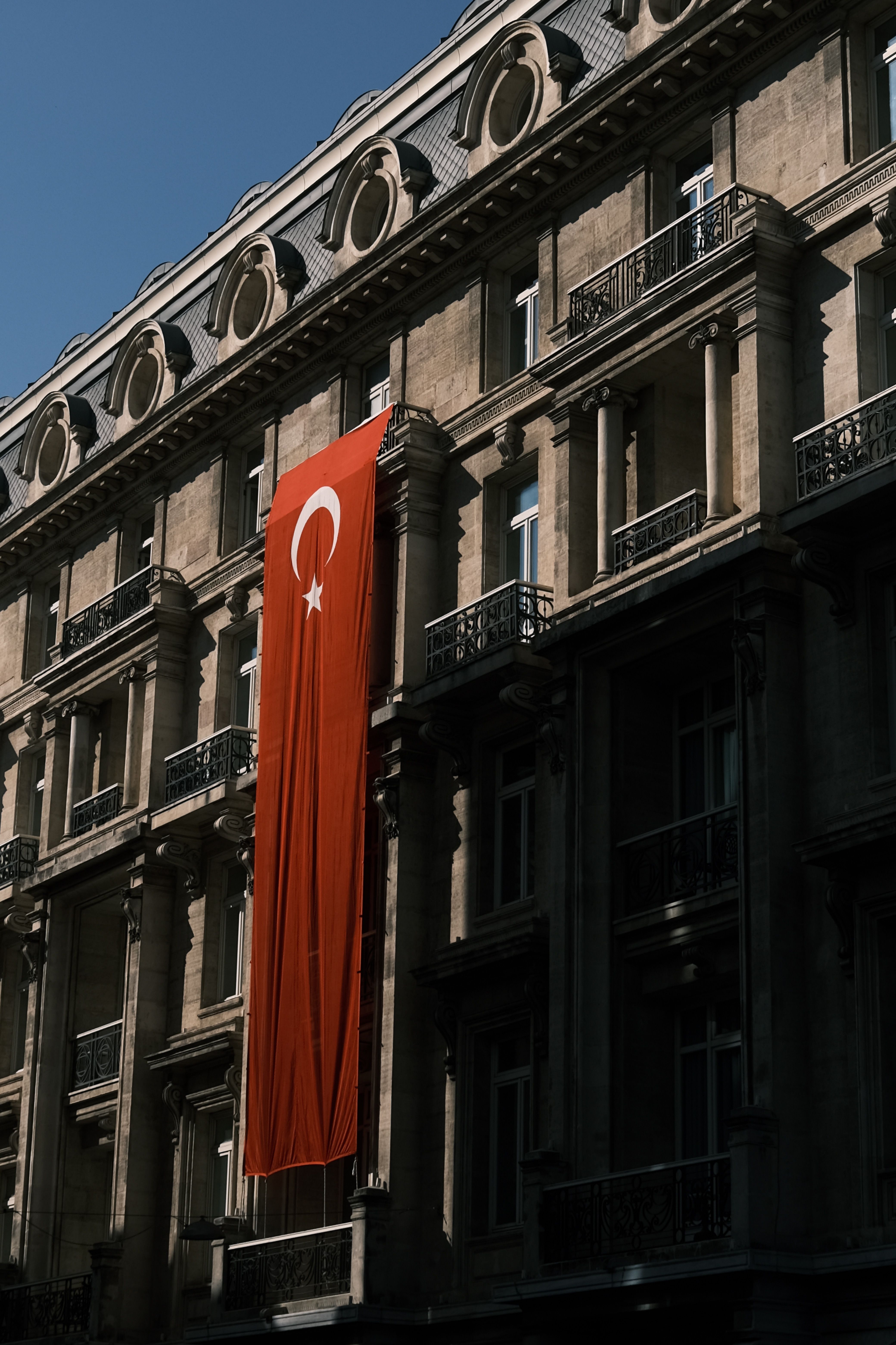 Historic Building with Turkish Flag in Istanbul · Free Stock Photo