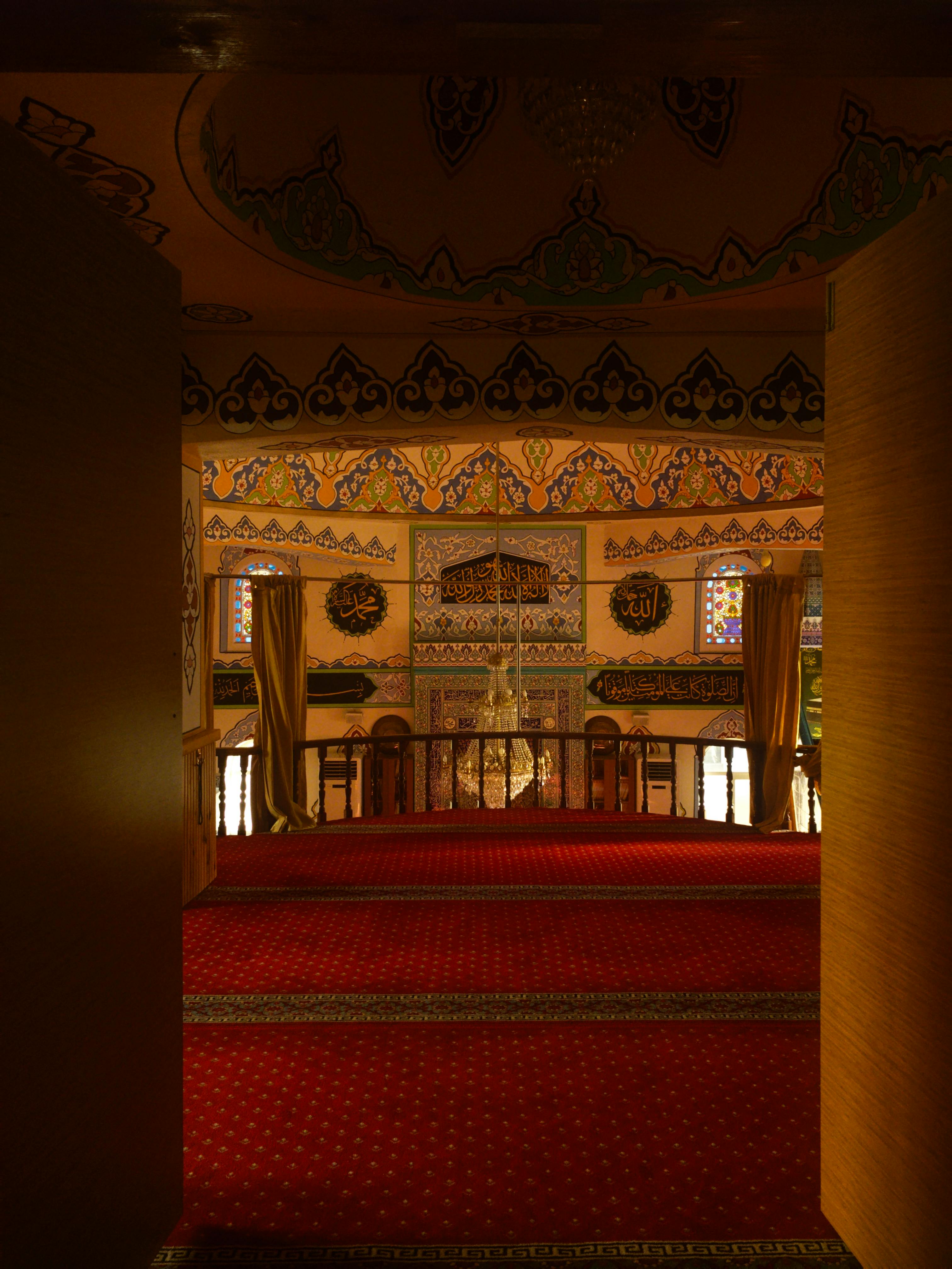Intricate Interior of Istanbul Mosque Prayer Area · Free Stock Photo