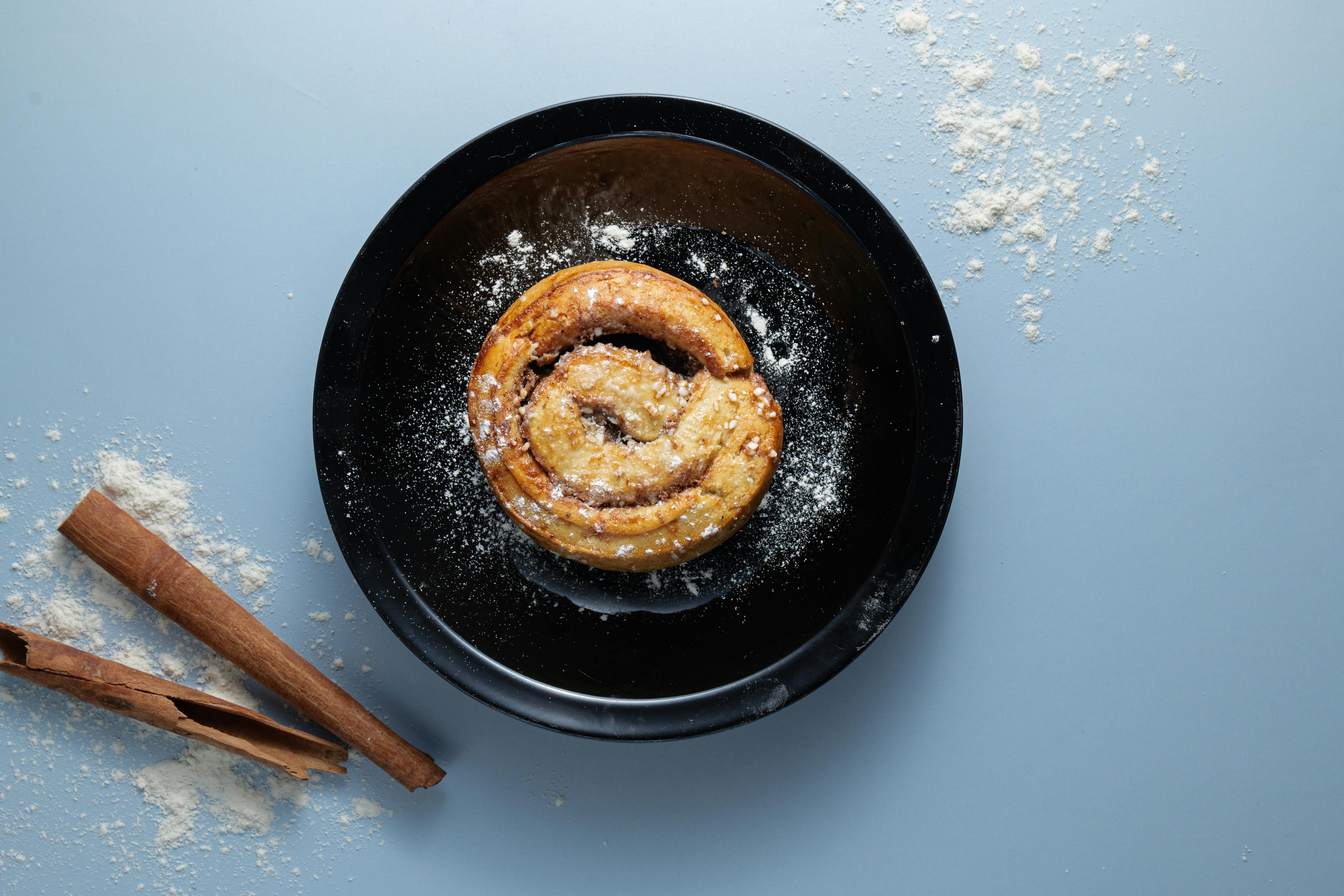 Delicious Cinnamon Bun with Sugar Dusting · Free Stock Photo