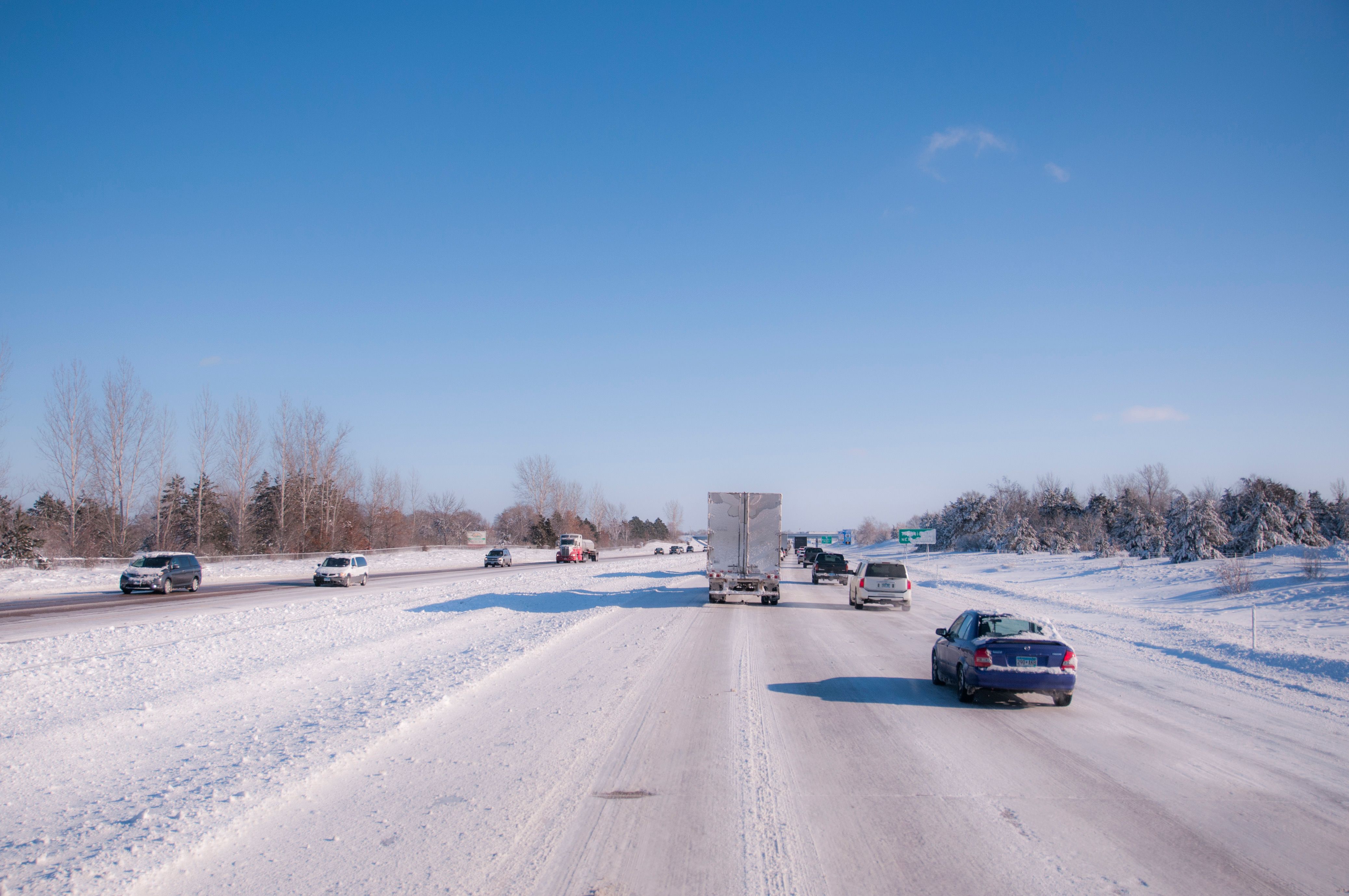 Winter Highway with Traffic Under Clear Sky · Free Stock Photo