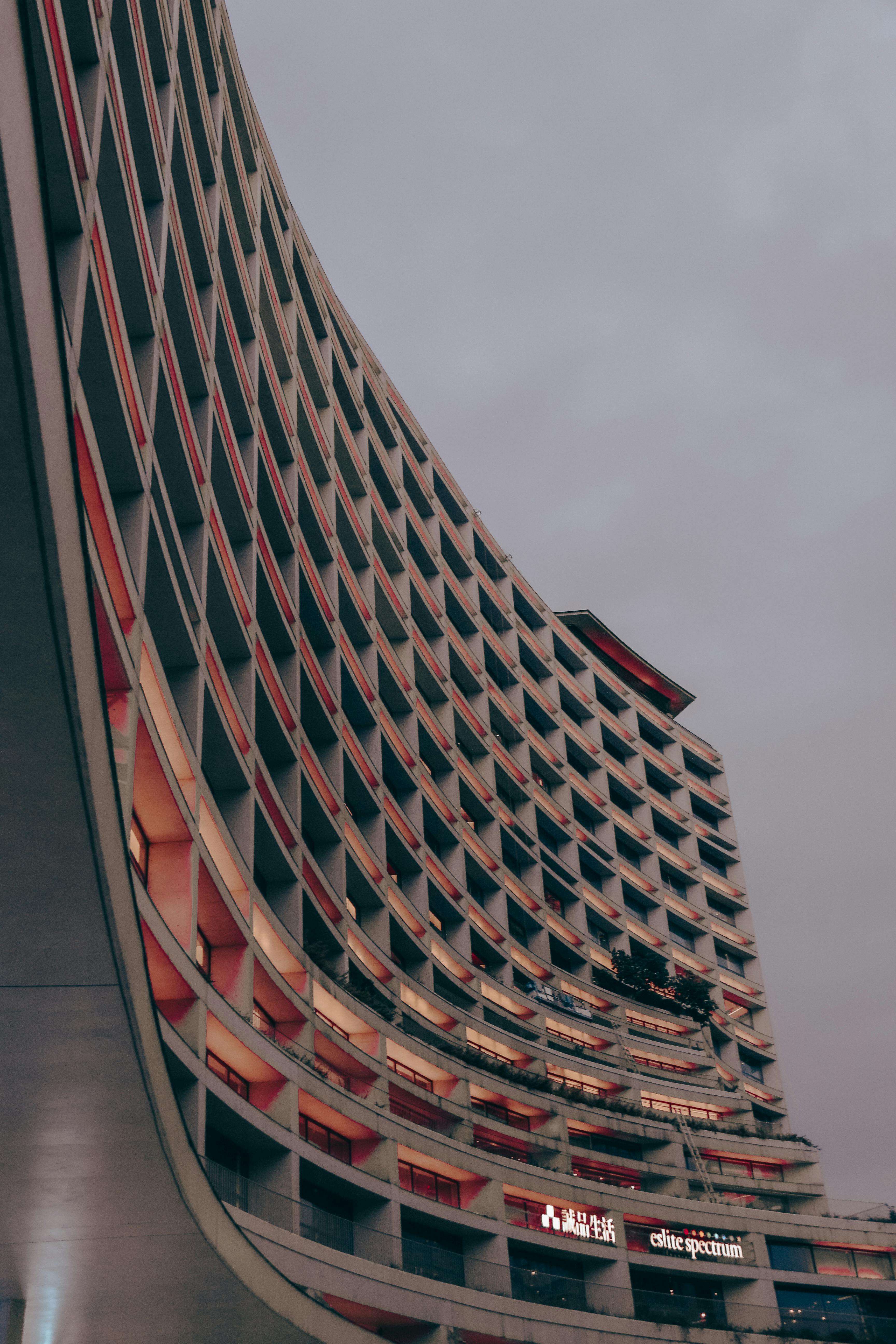 Contemporary Curved Building in Taipei City · Free Stock Photo