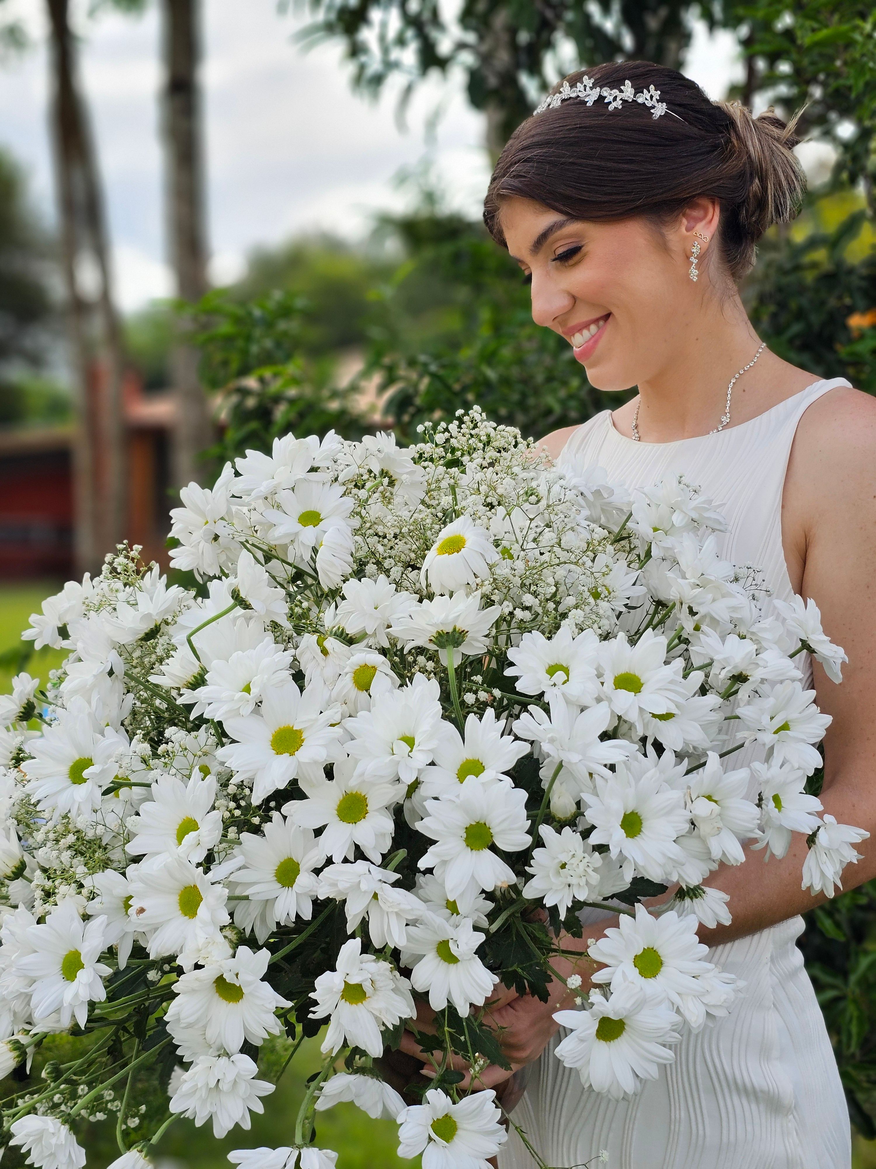 Bride in White with Daisies Outdoors in Brazil · Free Stock Photo