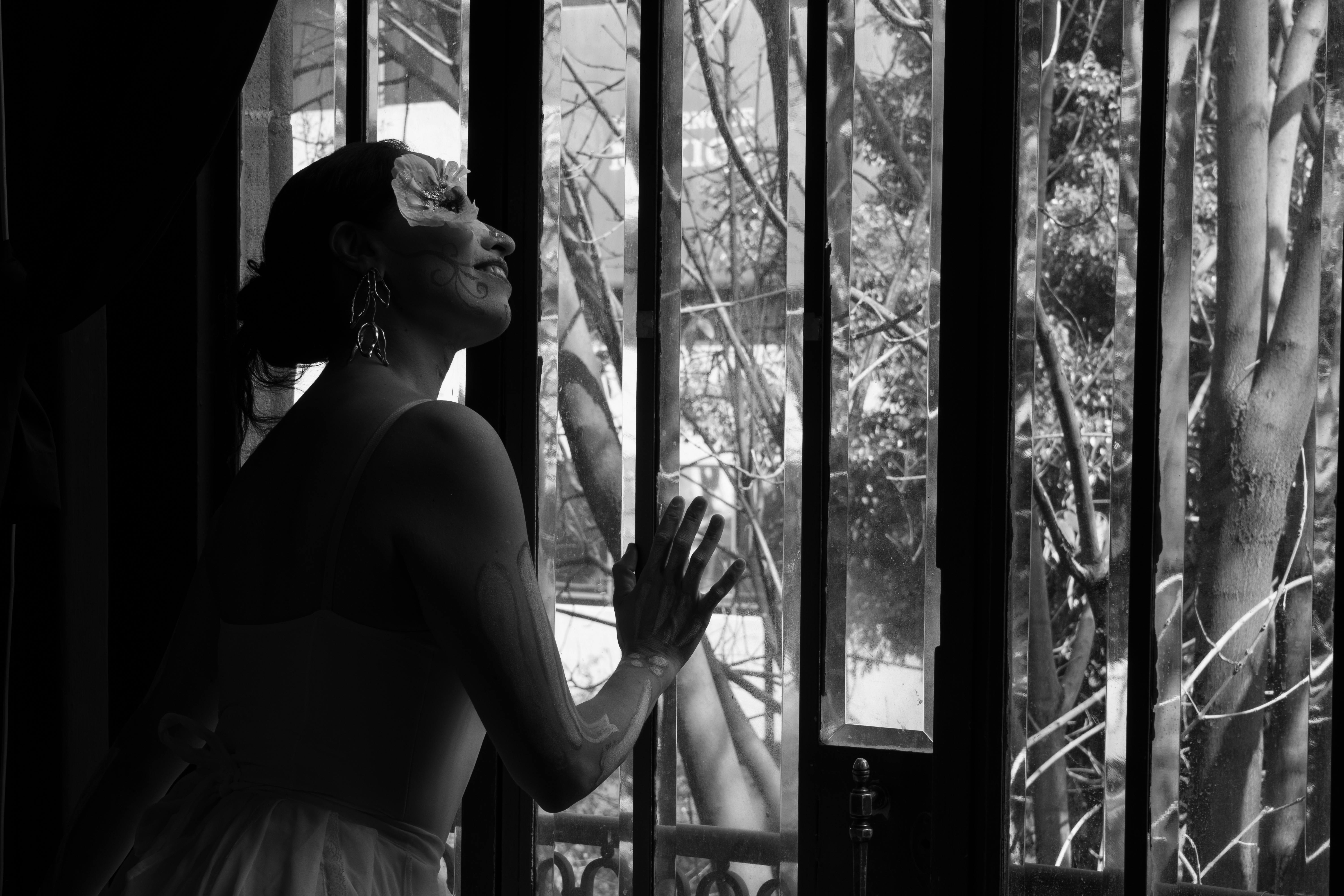 Dramatic Black and White Ballet Dancer Reflection · Free Stock Photo