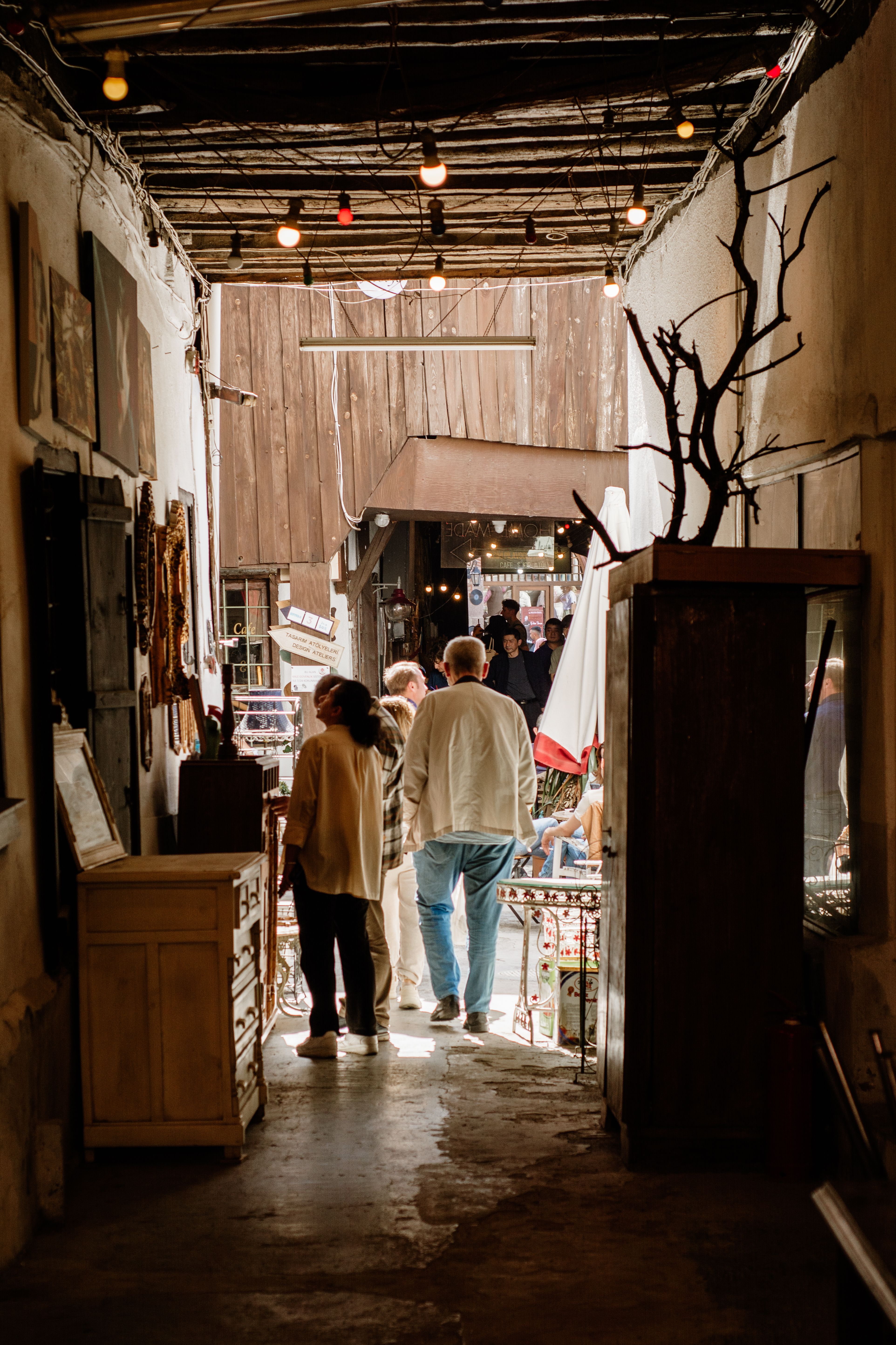 Rustic Indoor Market with People and Decor · Free Stock Photo