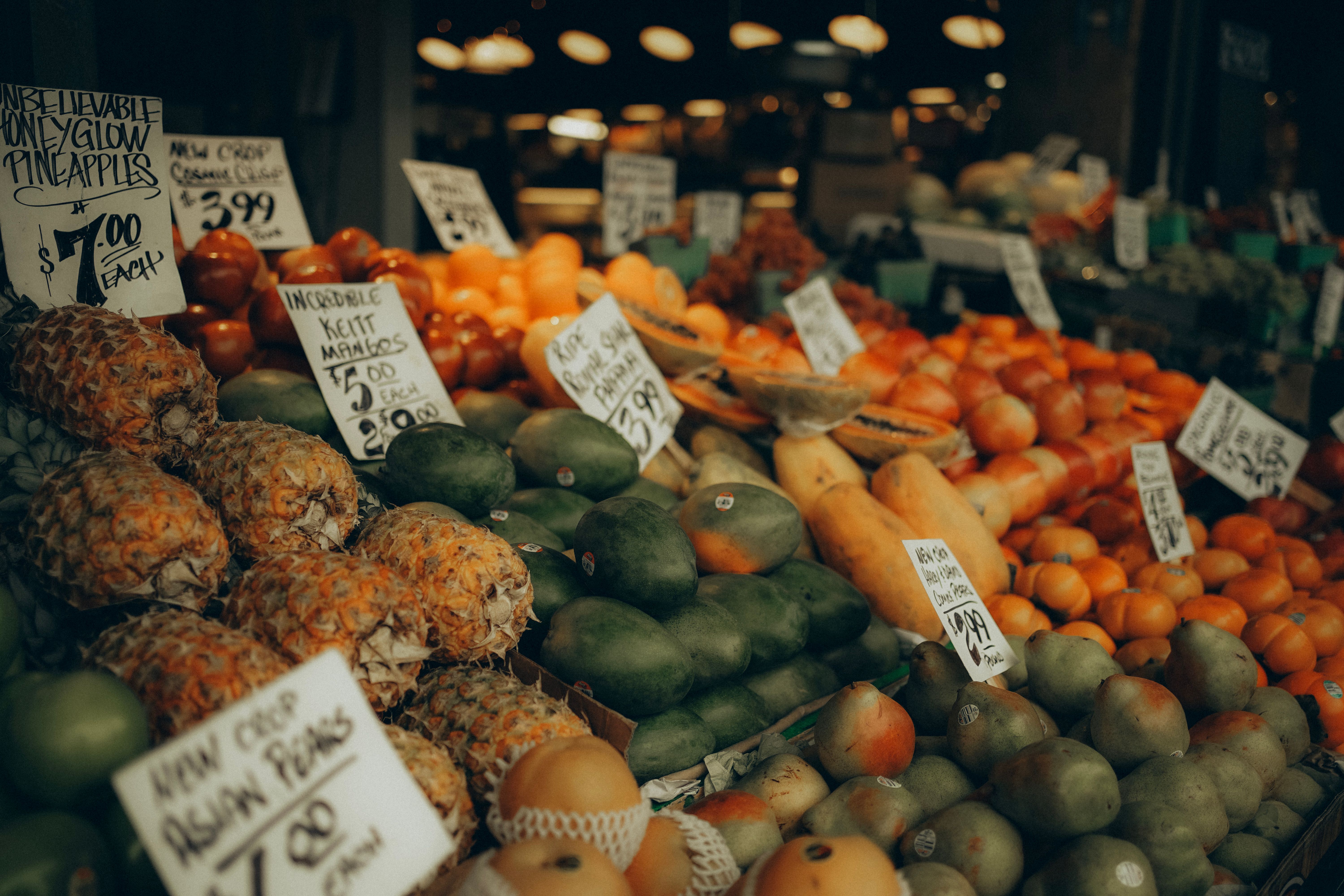 Vibrant Fruit Market with Tropical Selection · Free Stock Photo