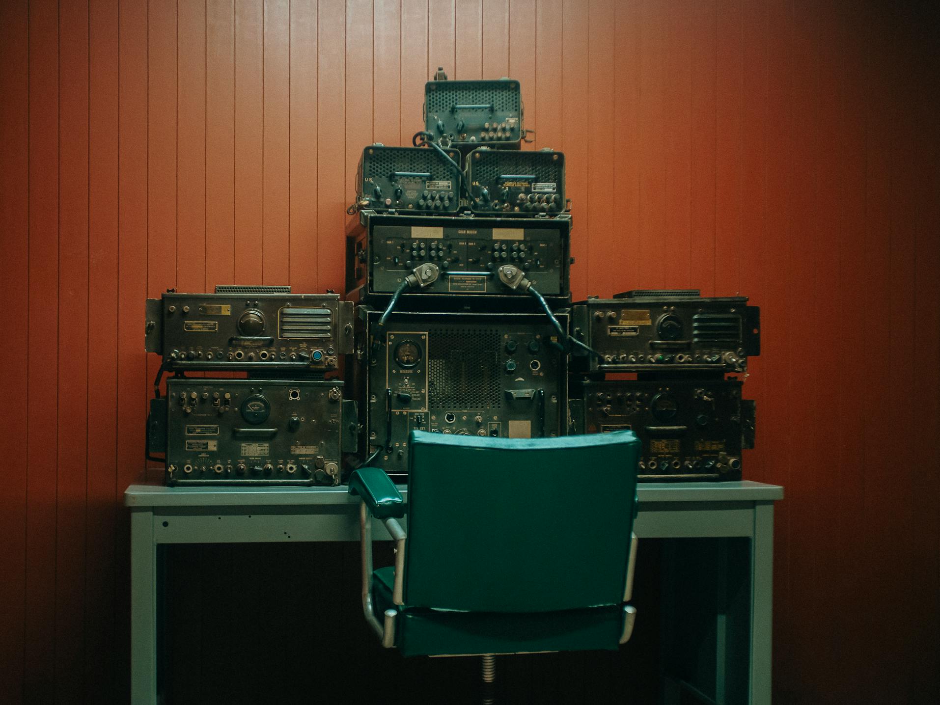 Spark-gap transmitter: Simple guide to how it works