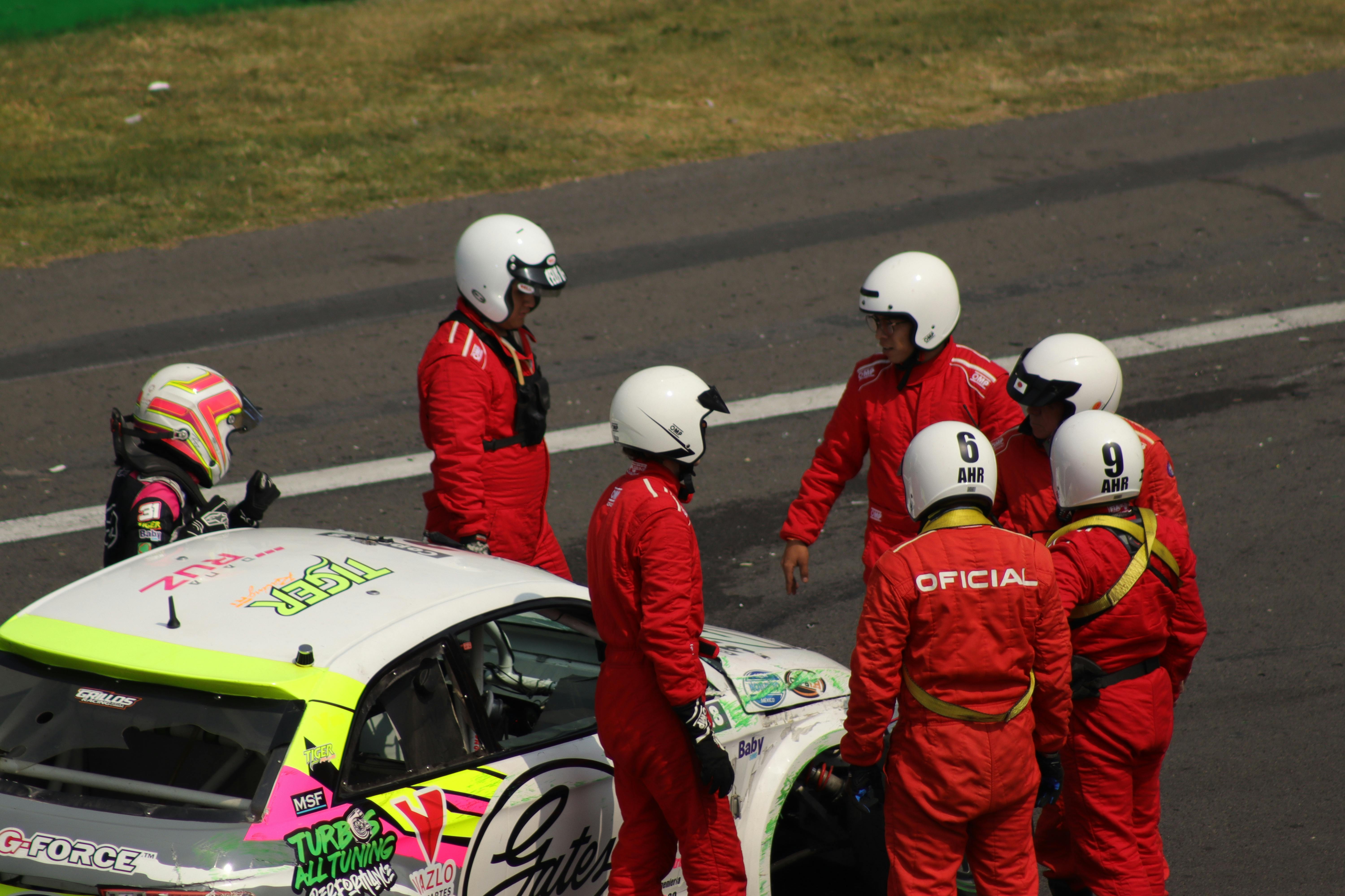 Racing Team in Action at Ciudad de México · Free Stock Photo