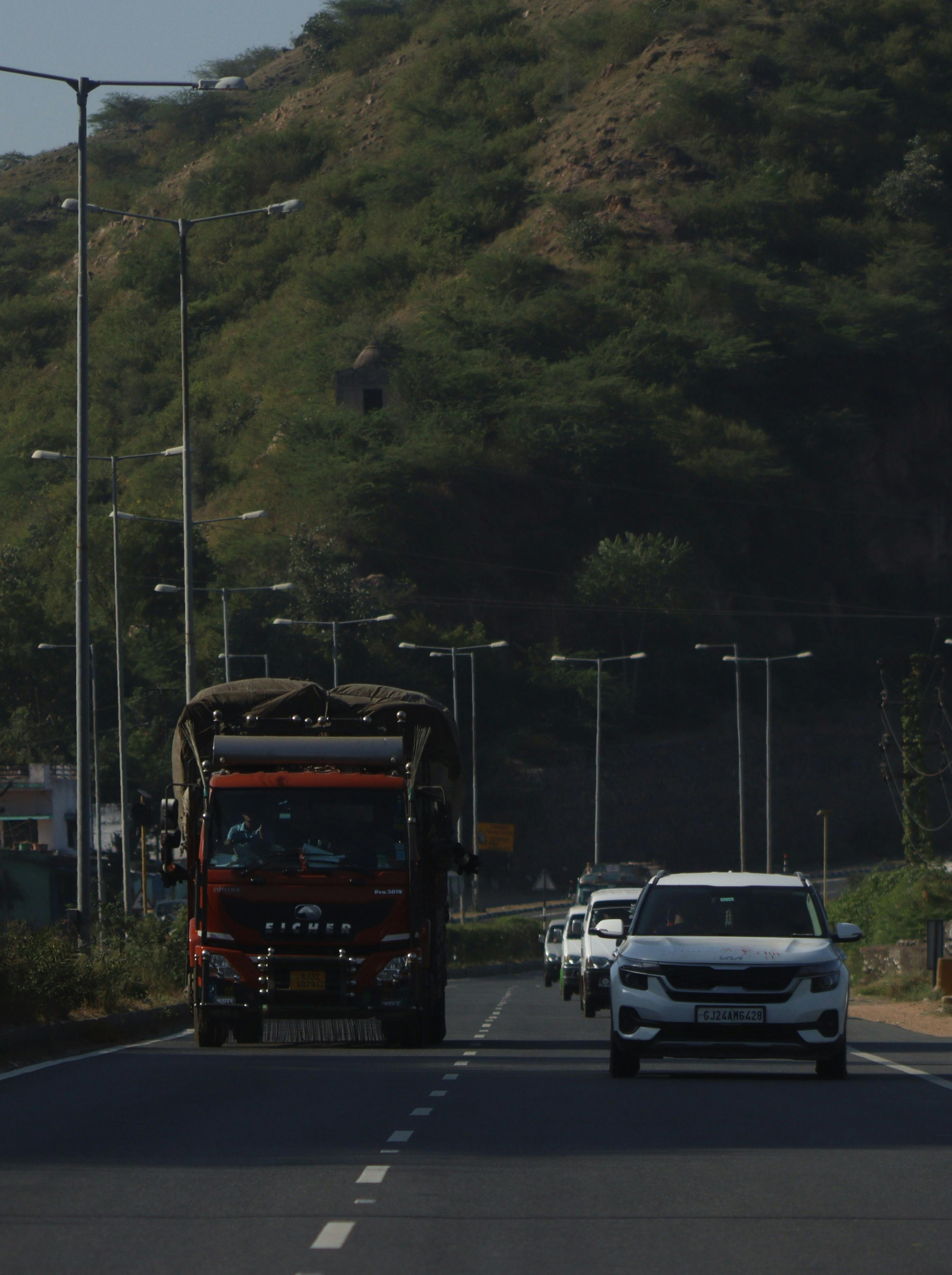 Simi Trucks Drivers On The Highway Photos, Download The BEST Free Simi ...