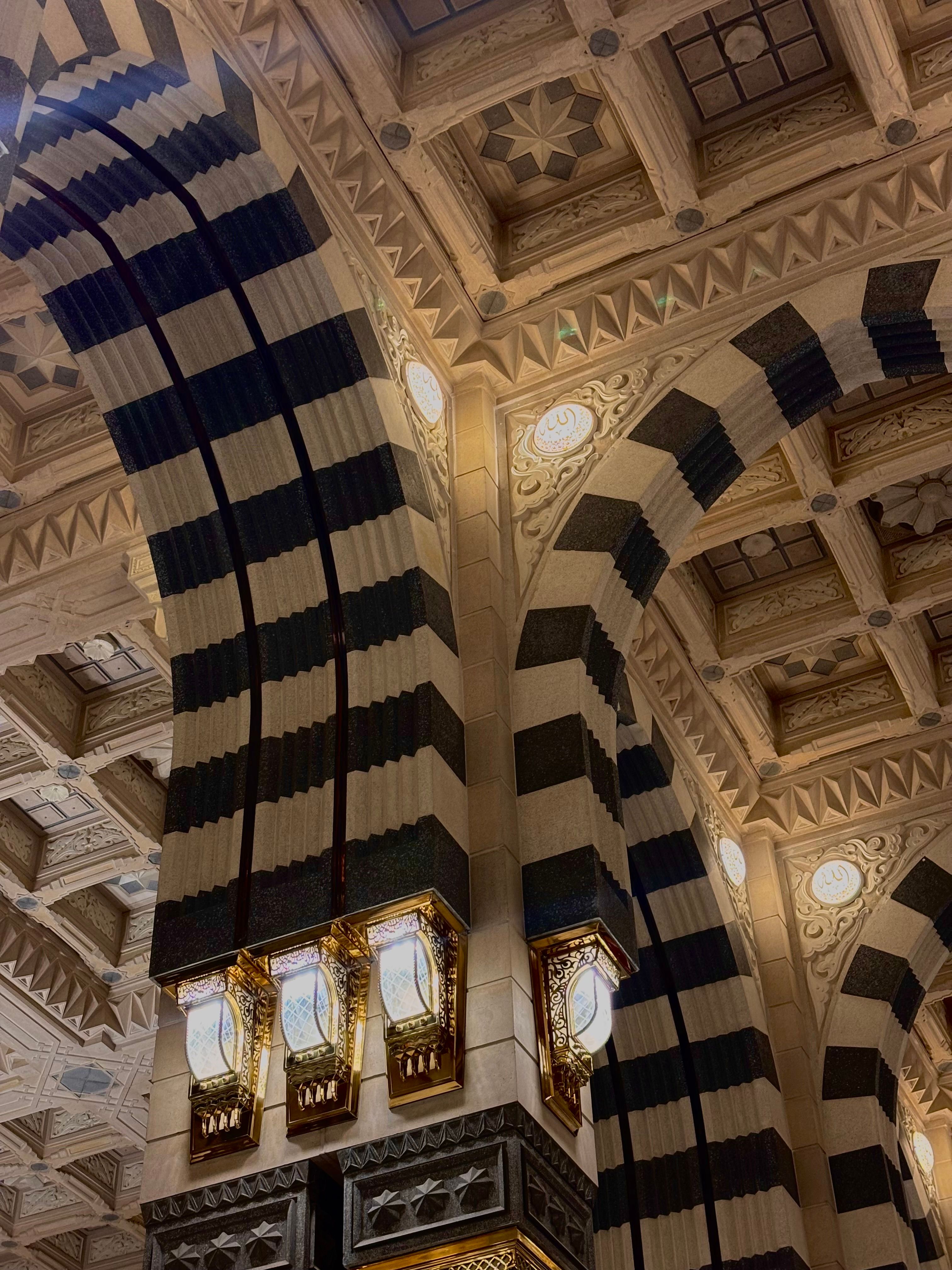 Intricate Architectural Details of Mosque Interior · Free Stock Photo