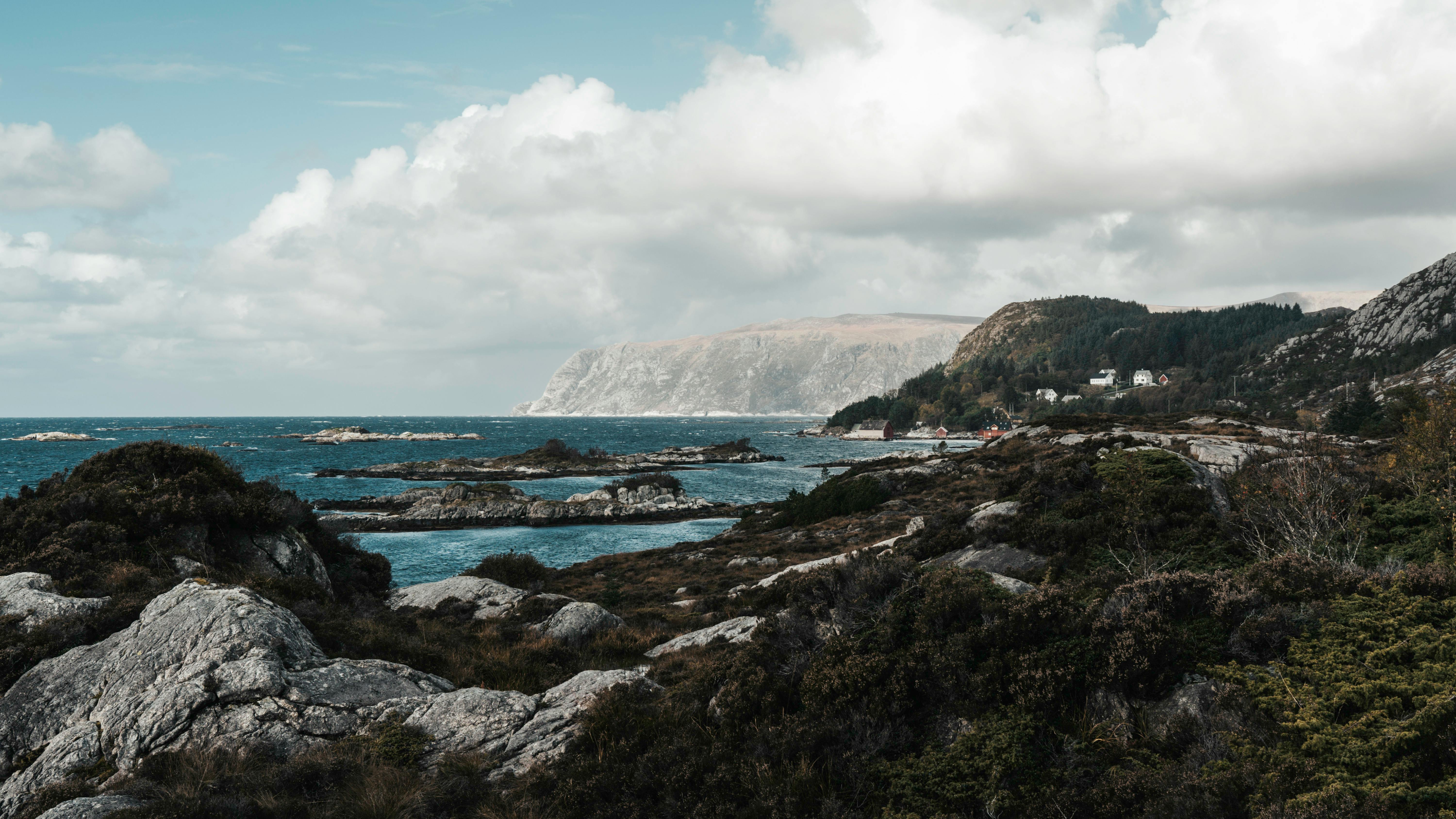 Scenic Cliffside Landscape in Norway · Free Stock Photo