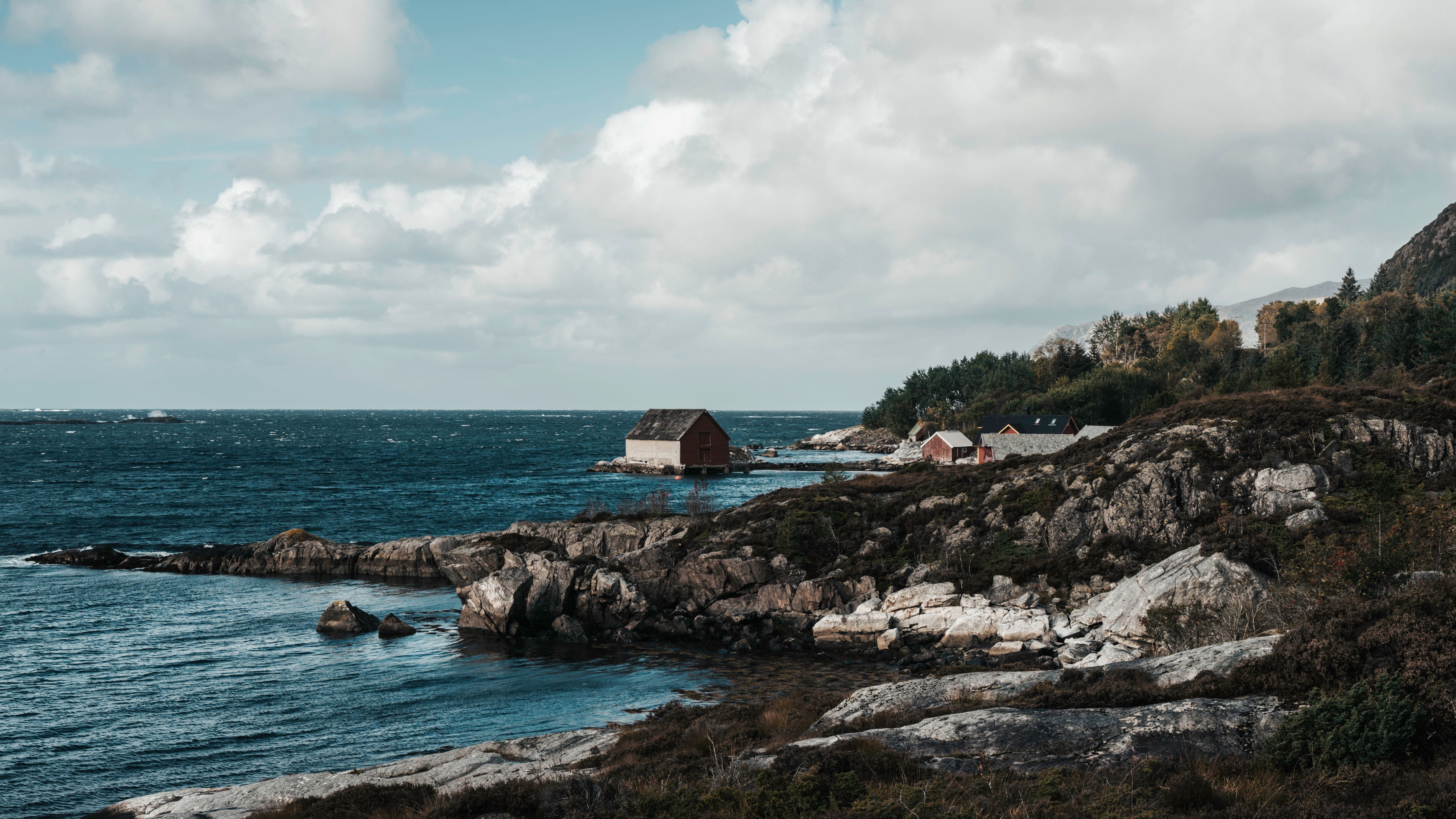 Scenic Coastal View of Norwegian Beach Houses · Free Stock Photo