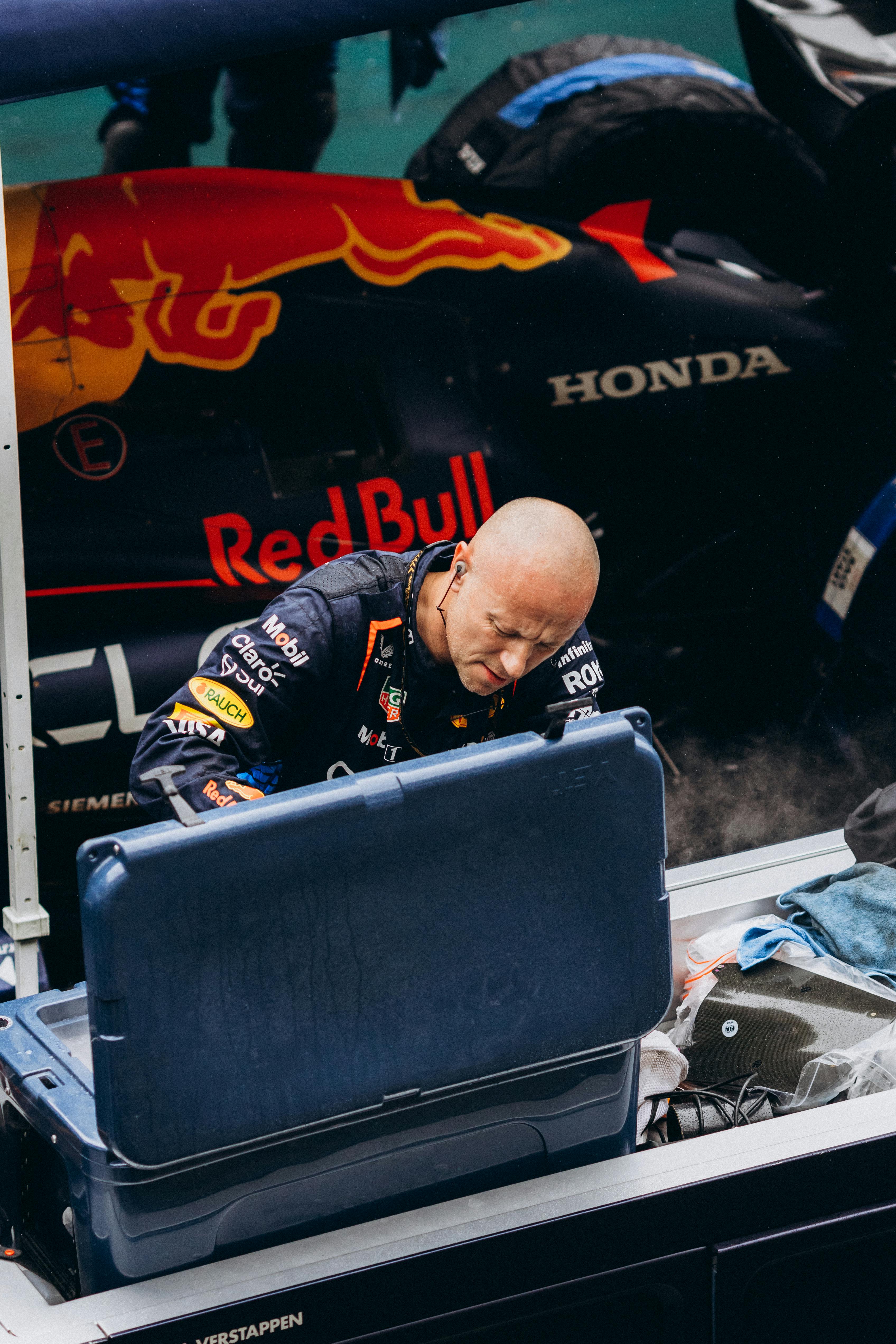 Professional Pit Stop at Formula One Race · Free Stock Photo