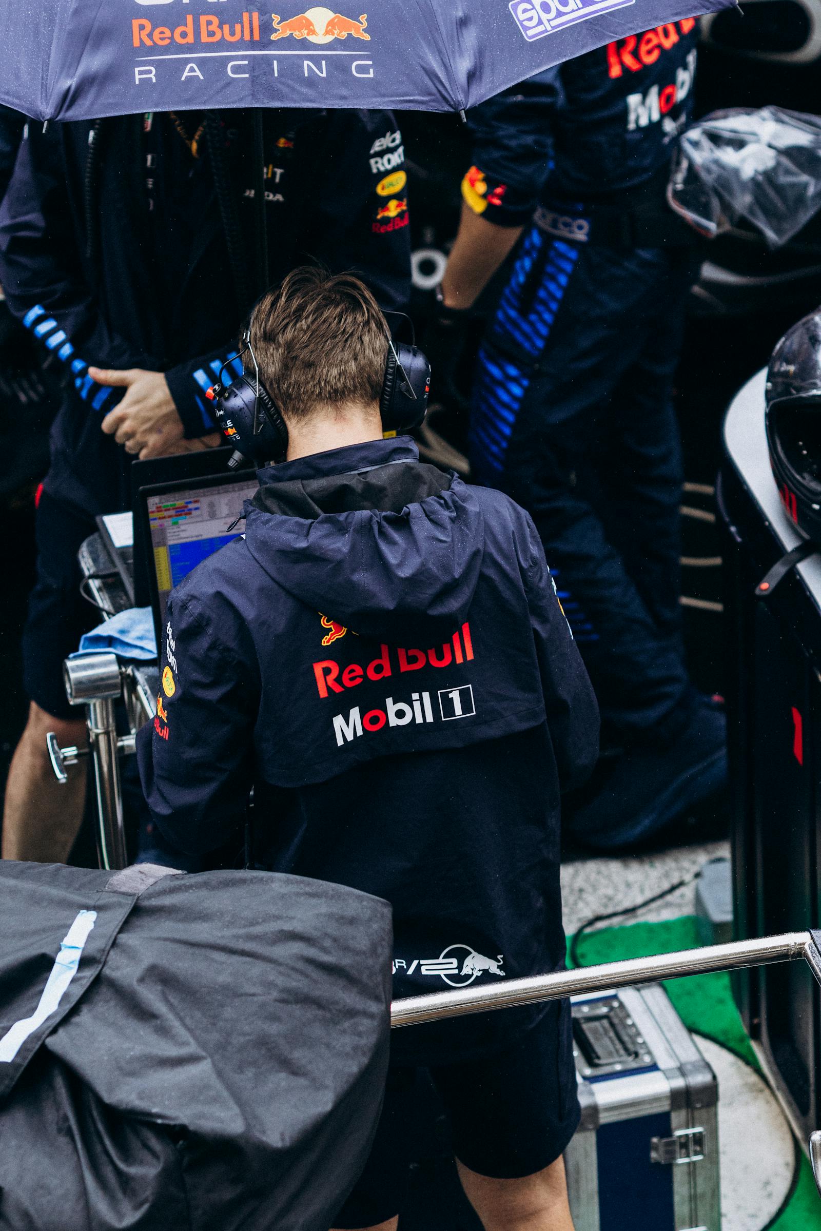 F1 Team Pit Wall Setup” Photos, Download The BEST Free F1 Team Pit Wall ...