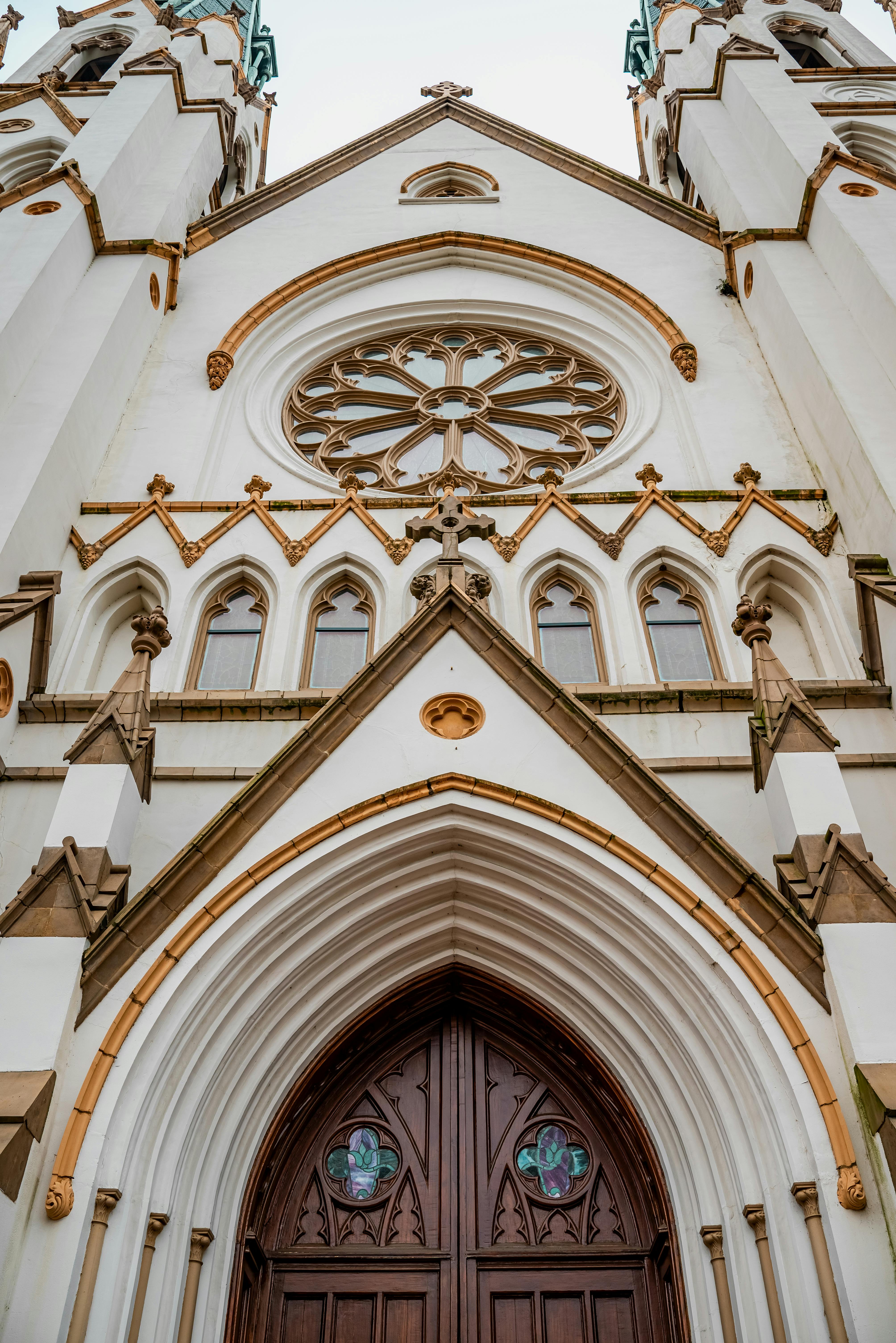 Intricate Gothic Architecture of Savannah Cathedral · Free Stock Photo