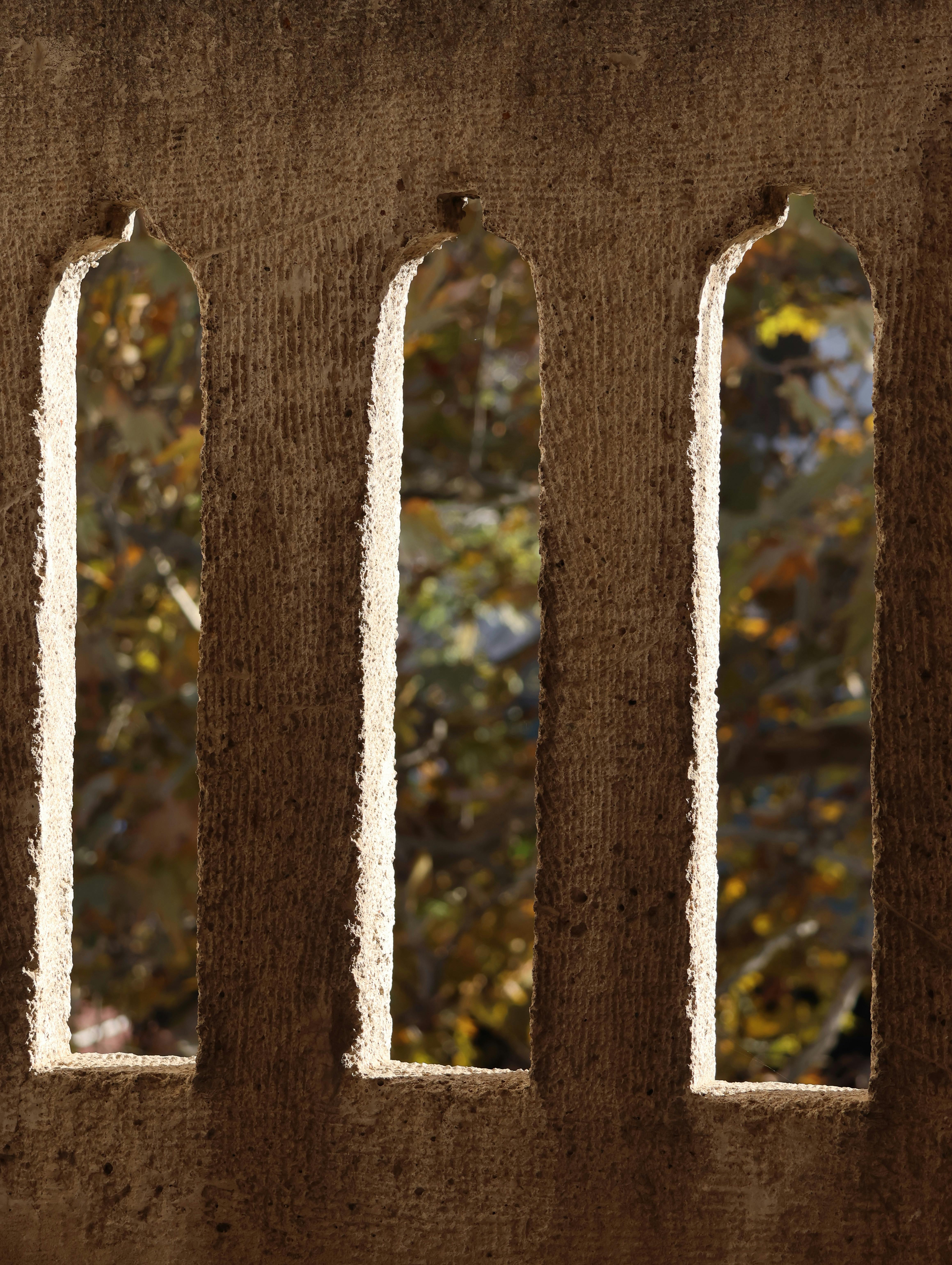 Historic Arched Windows in Bursa, Türkiye · Free Stock Photo