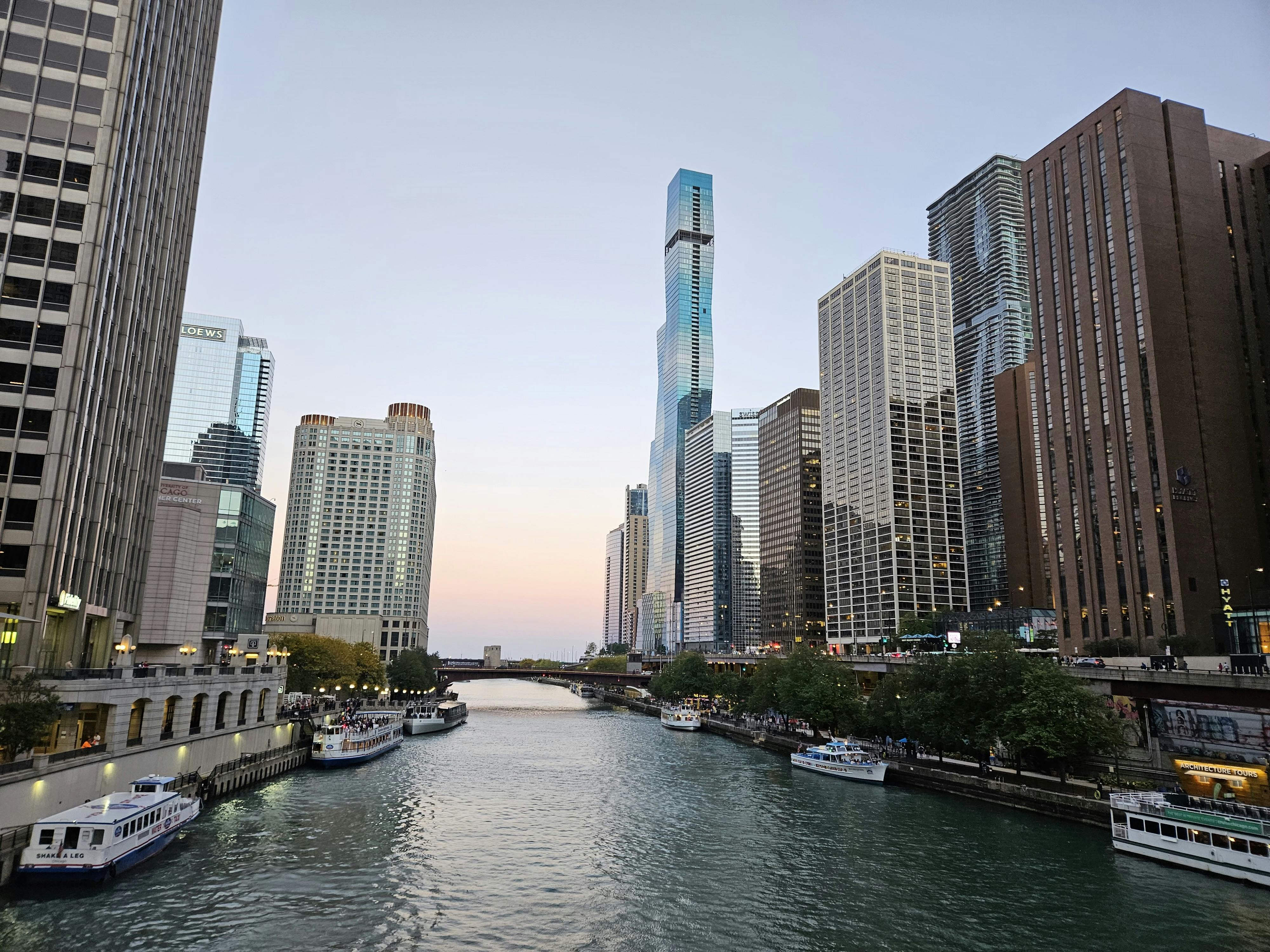 Stunning Chicago River Skyline at Golden Hour · Free Stock Photo