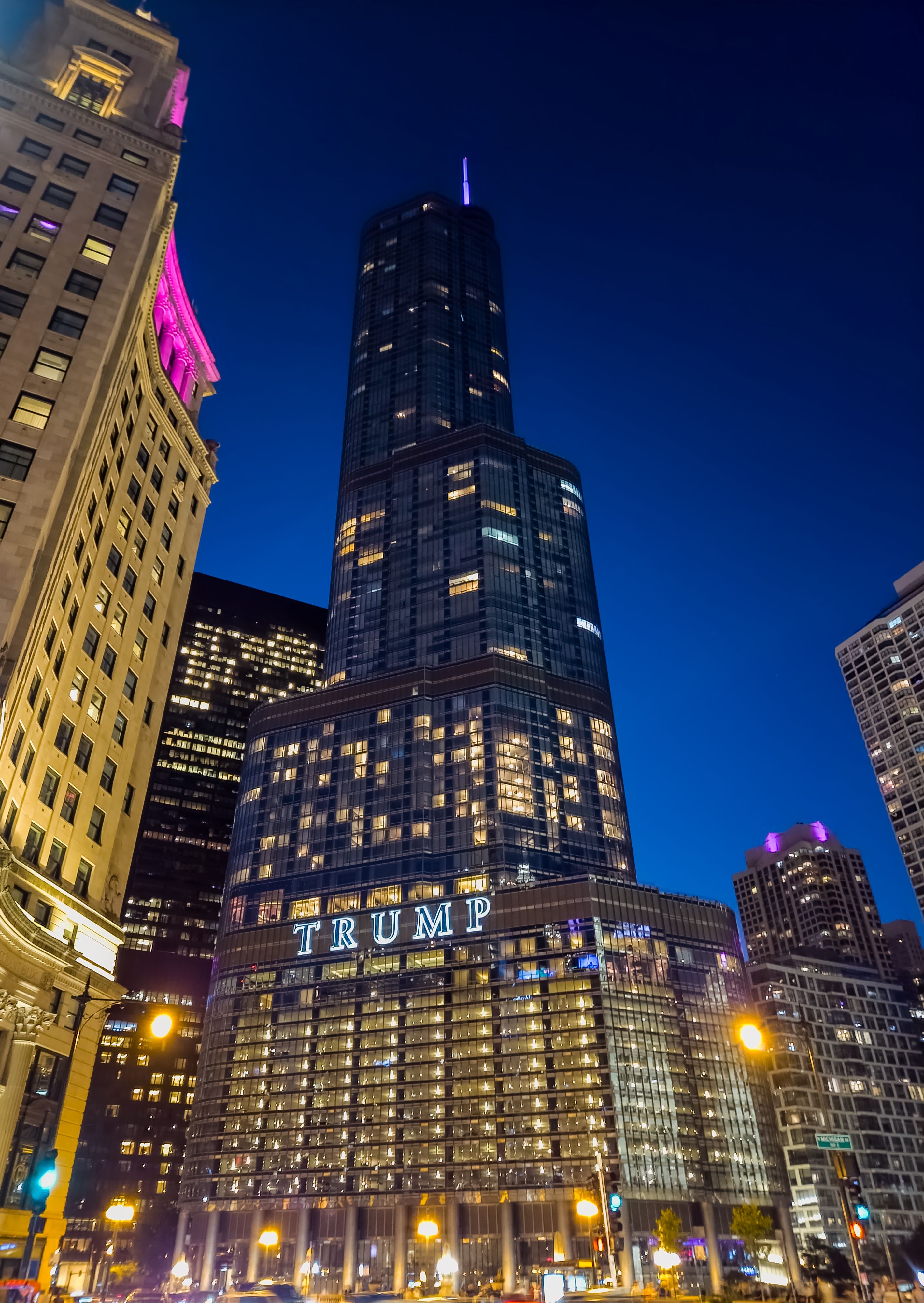 Chicago Skyline at Night Featuring Trump Tower · Free Stock Photo