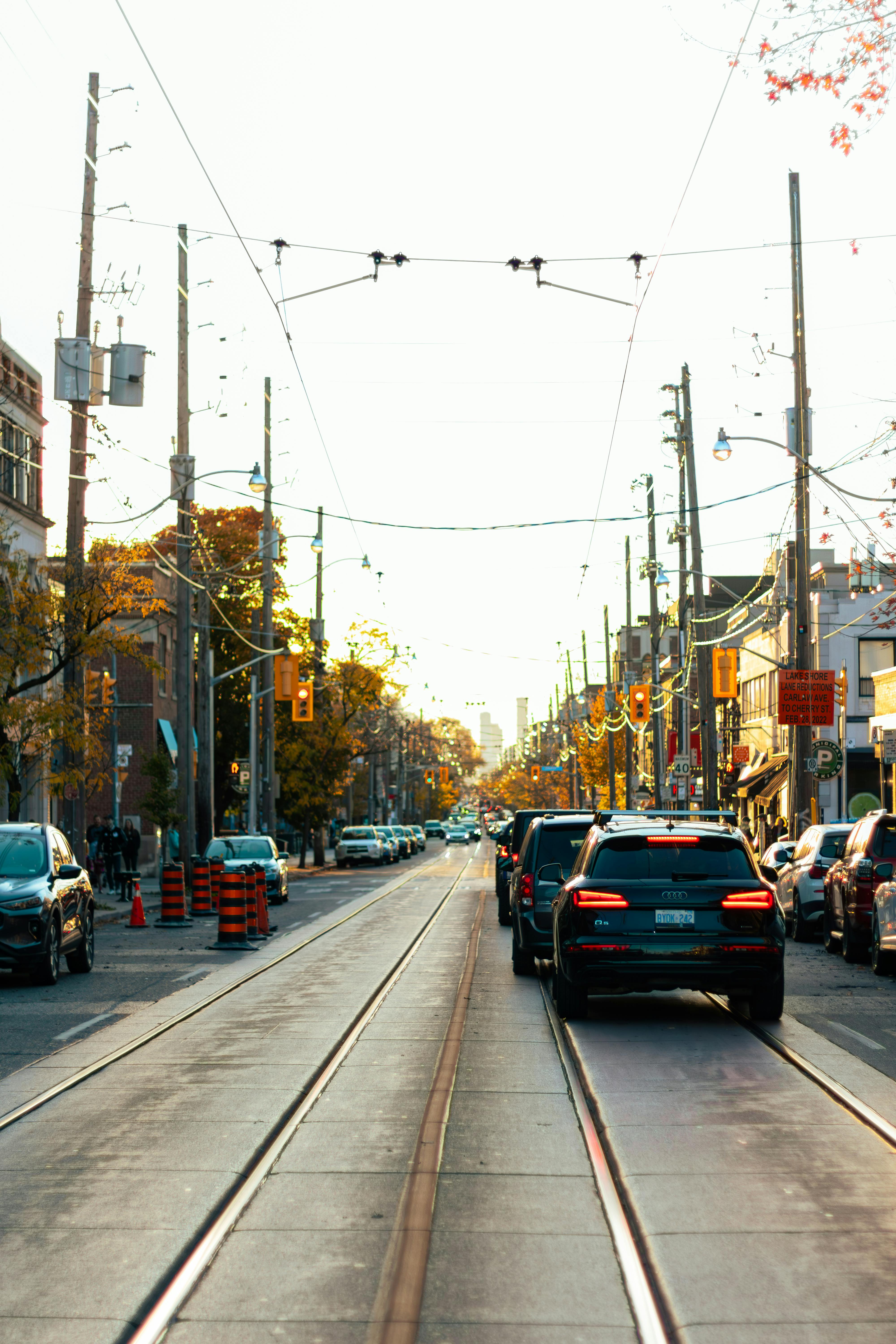 Busy Toronto Street in Autumn Light · Free Stock Photo