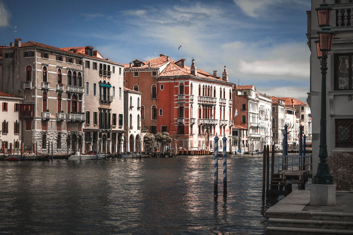 Scenic Canal View with Historic Venice Architecture · Free Stock Photo