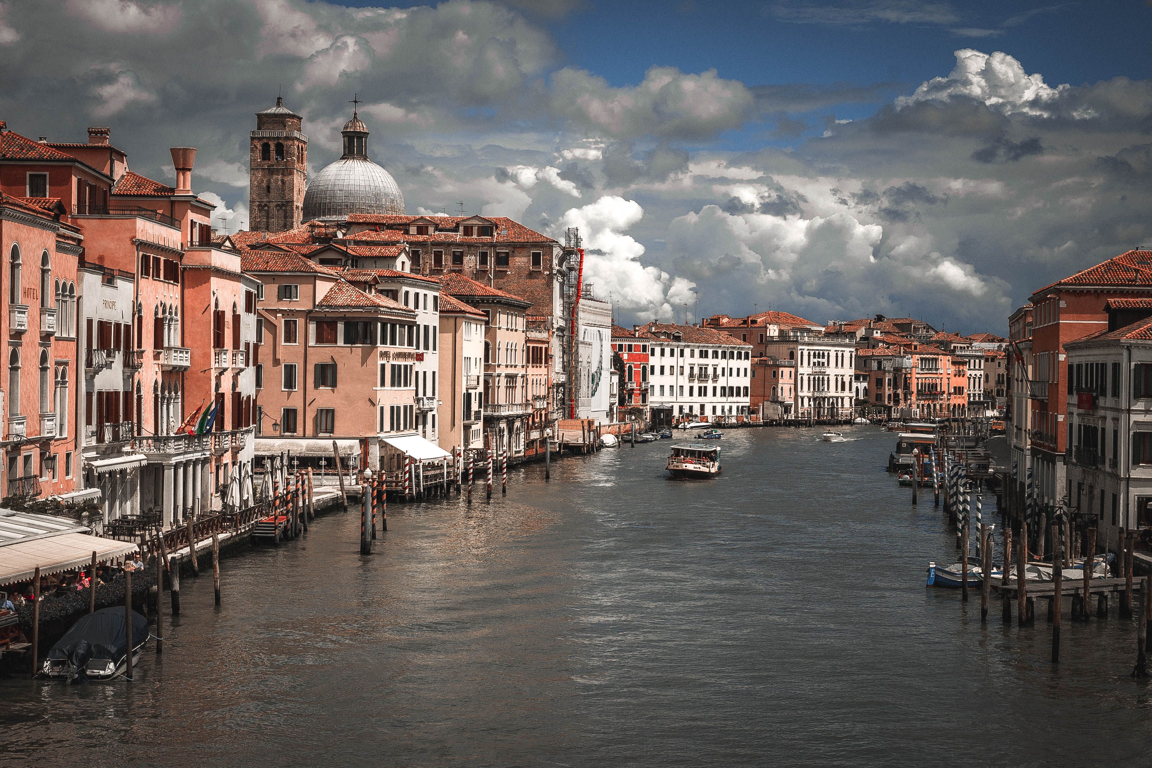 Scenic Canal View with Historic Venice Architecture · Free Stock Photo