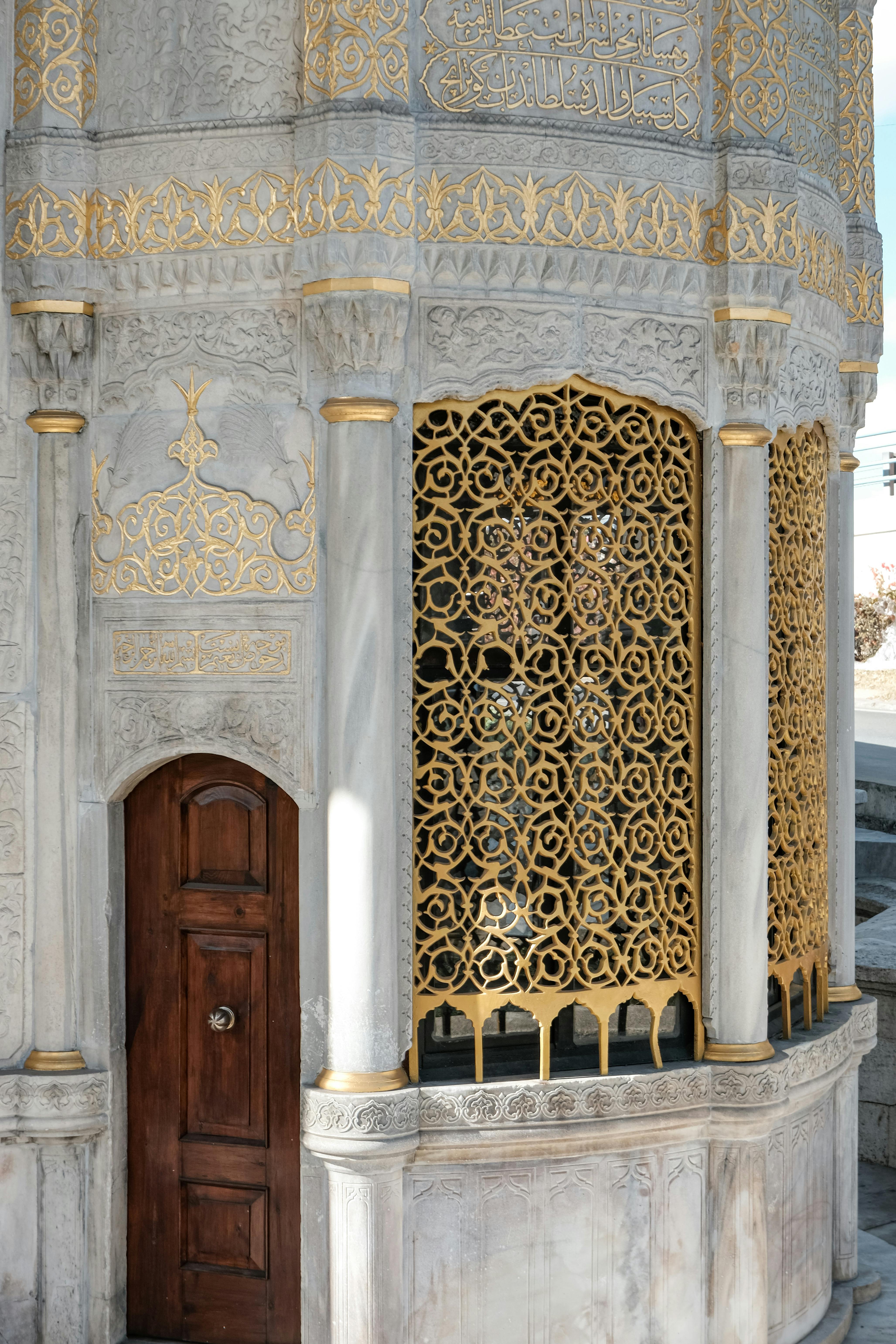 Intricate Ottoman Architectural Details with Golden Patterns · Free ...