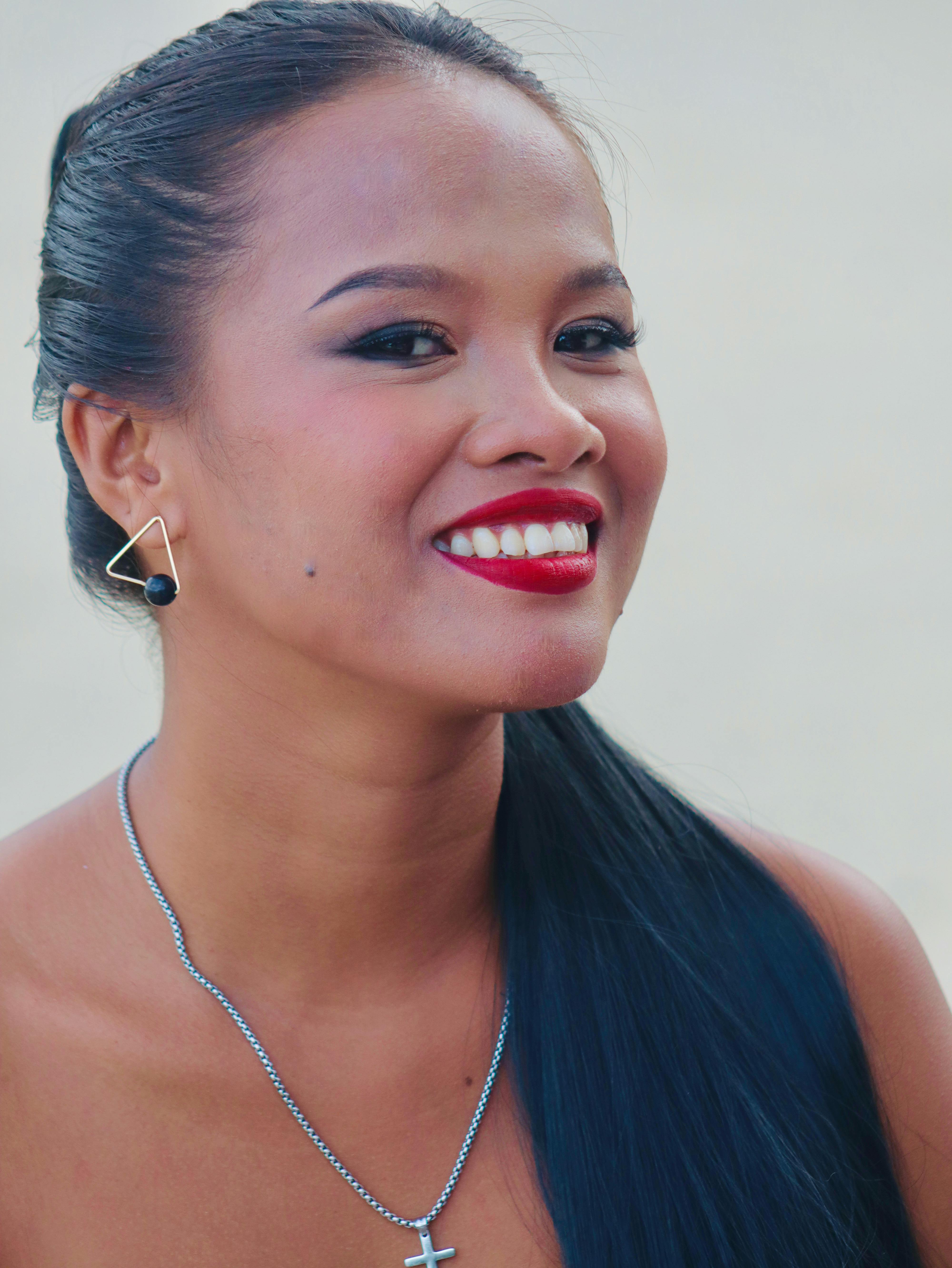 Portrait of Smiling Filipina Woman in Cebu City · Free Stock Photo