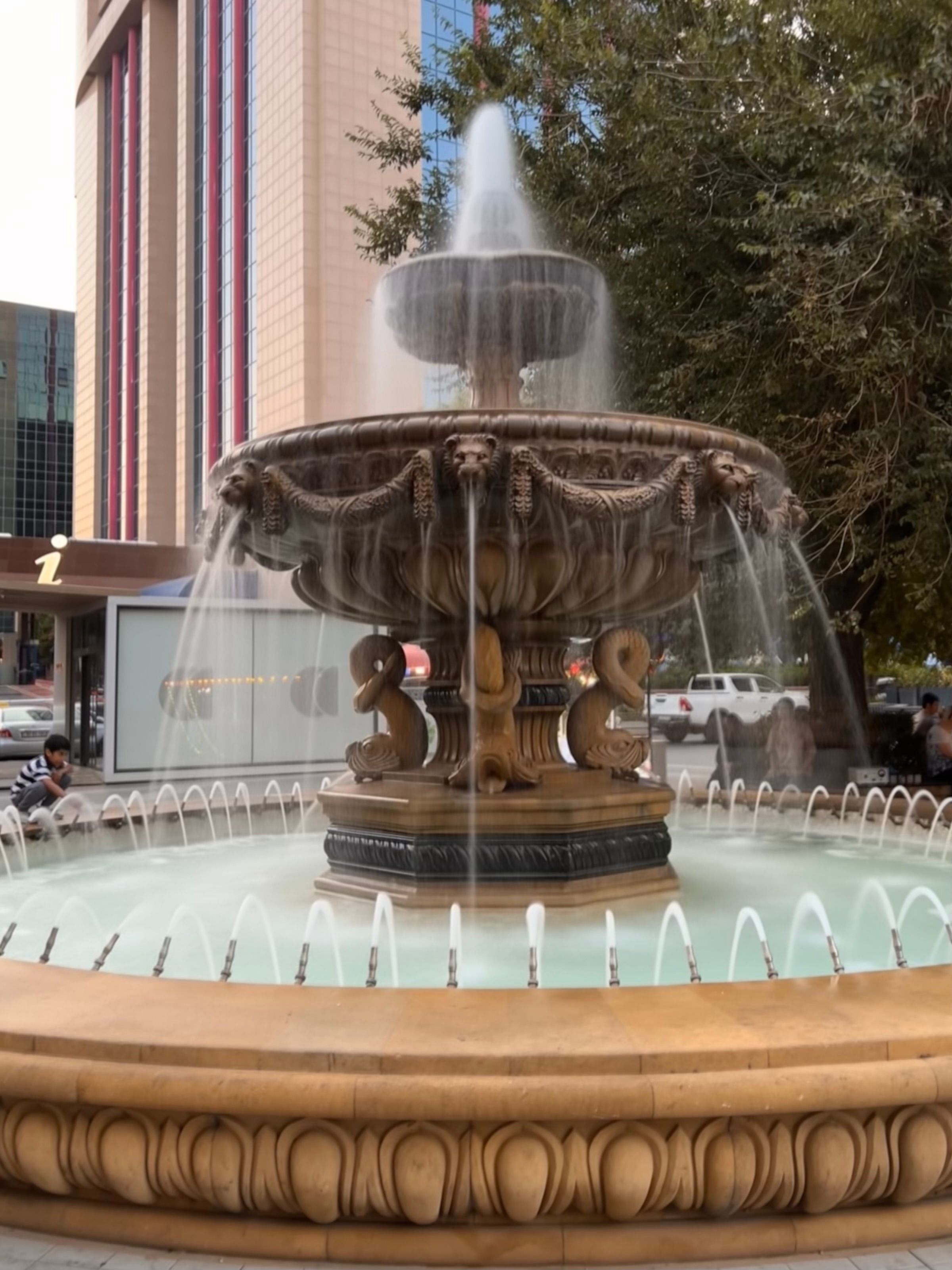 Elegant Fountain in Urban City Plaza · Free Stock Photo