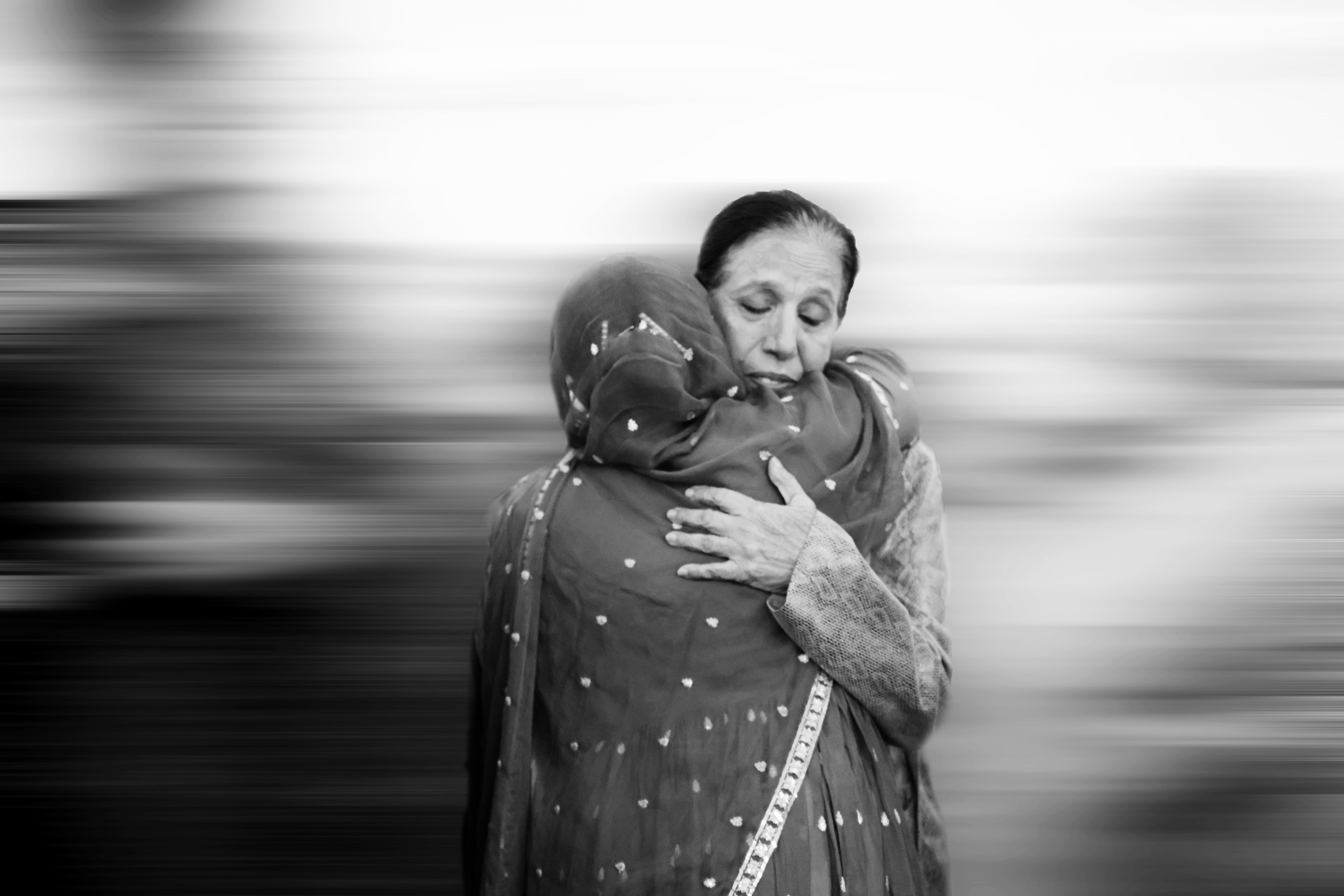 Emotional Embrace Captured in Black and White · Free Stock Photo