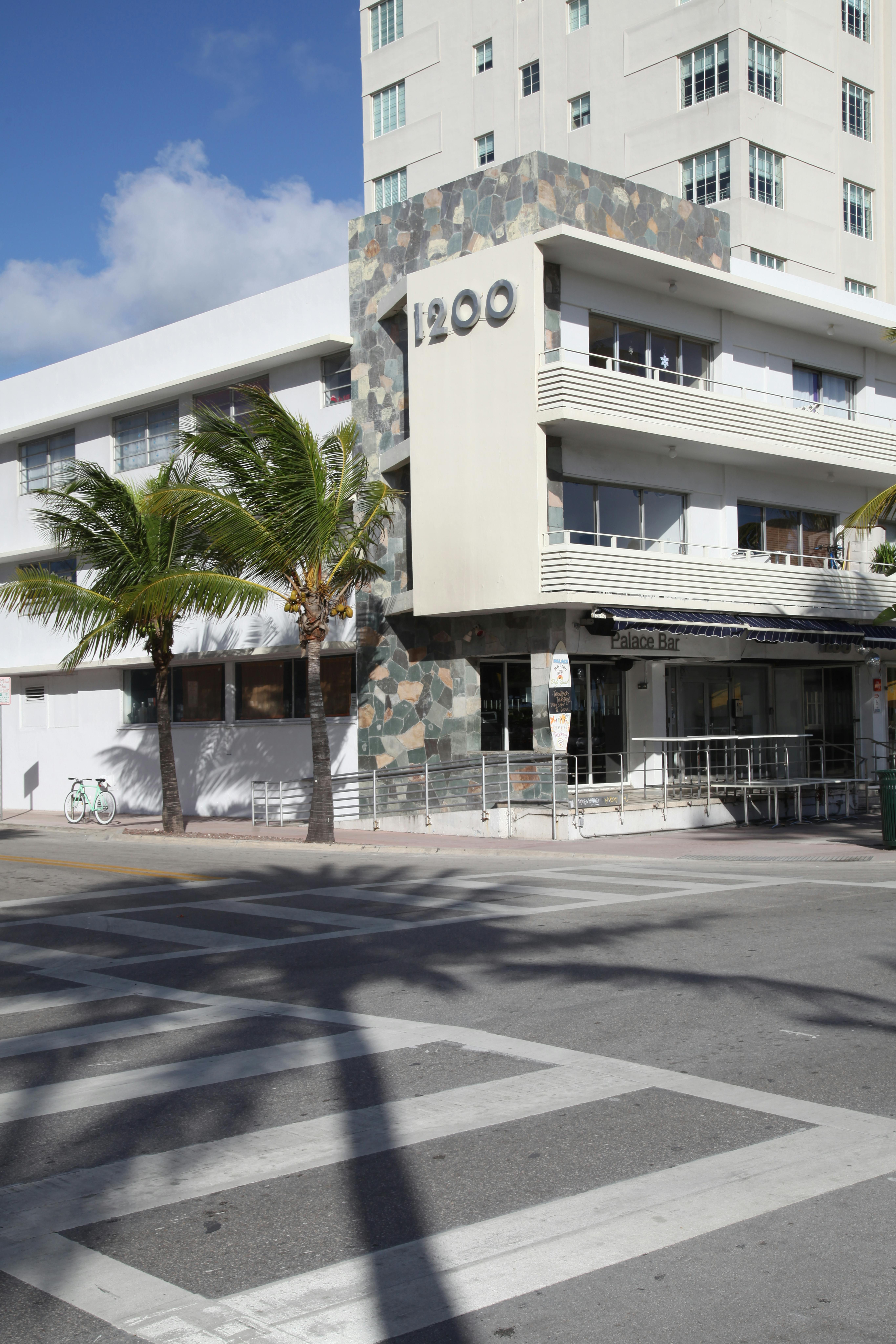 Modern Building on Iconic Miami Beach Corner · Free Stock Photo