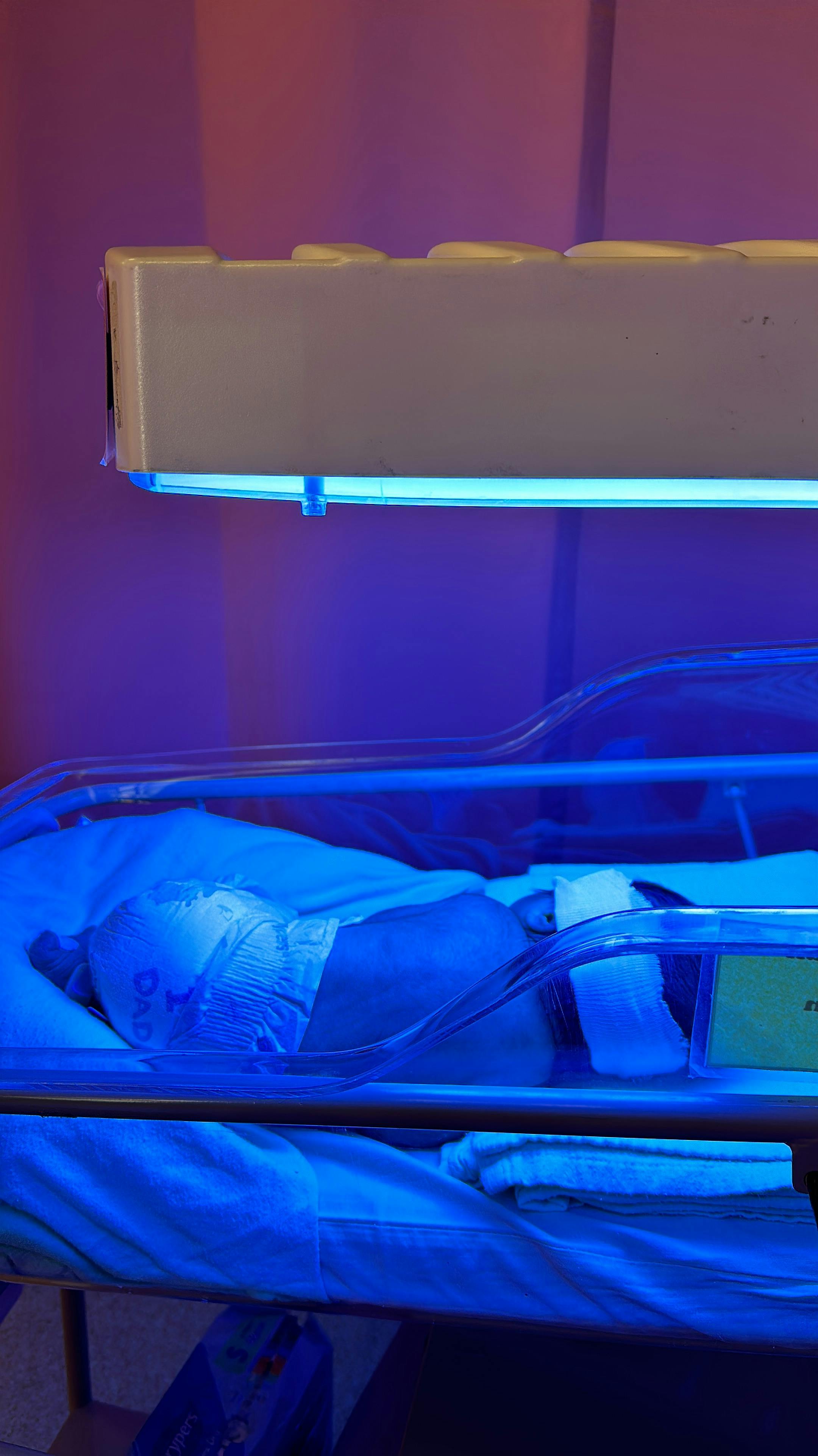 Newborn Receiving Phototherapy in Incubator · Free Stock Photo
