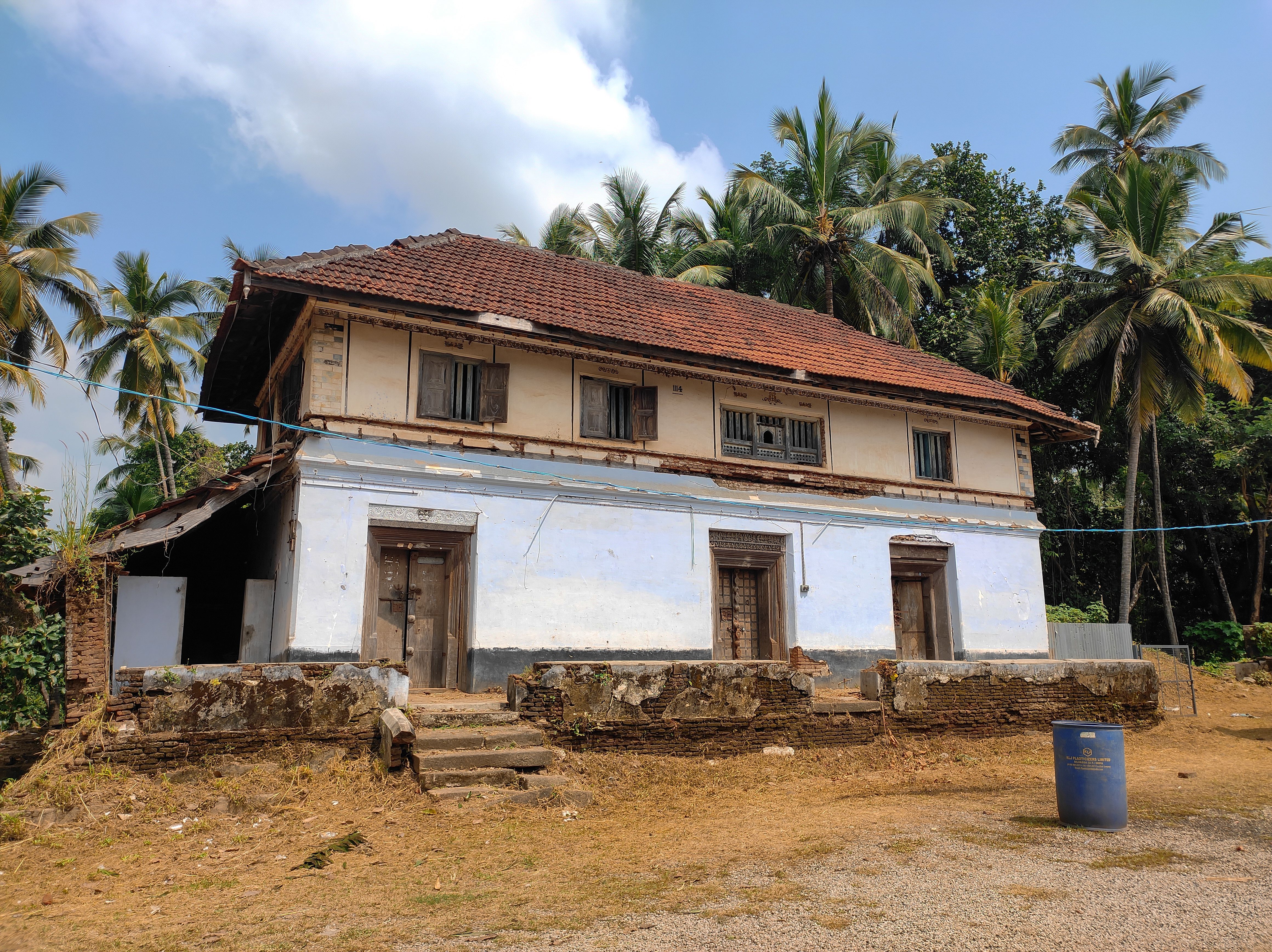 Rustic Old House in Tropical Setting · Free Stock Photo