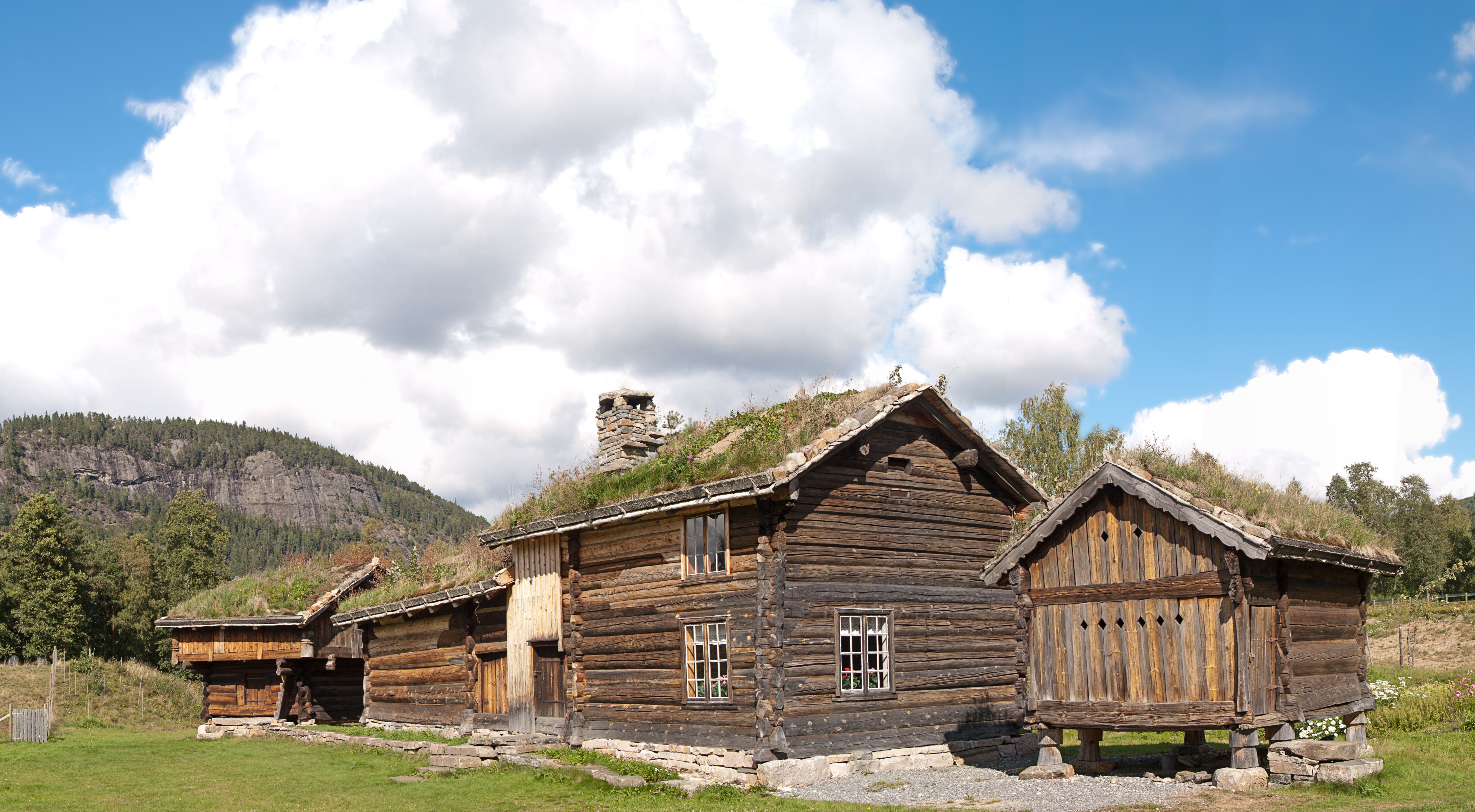 Traditional Norwegian Farmstead on a Sunny Day · Free Stock Photo