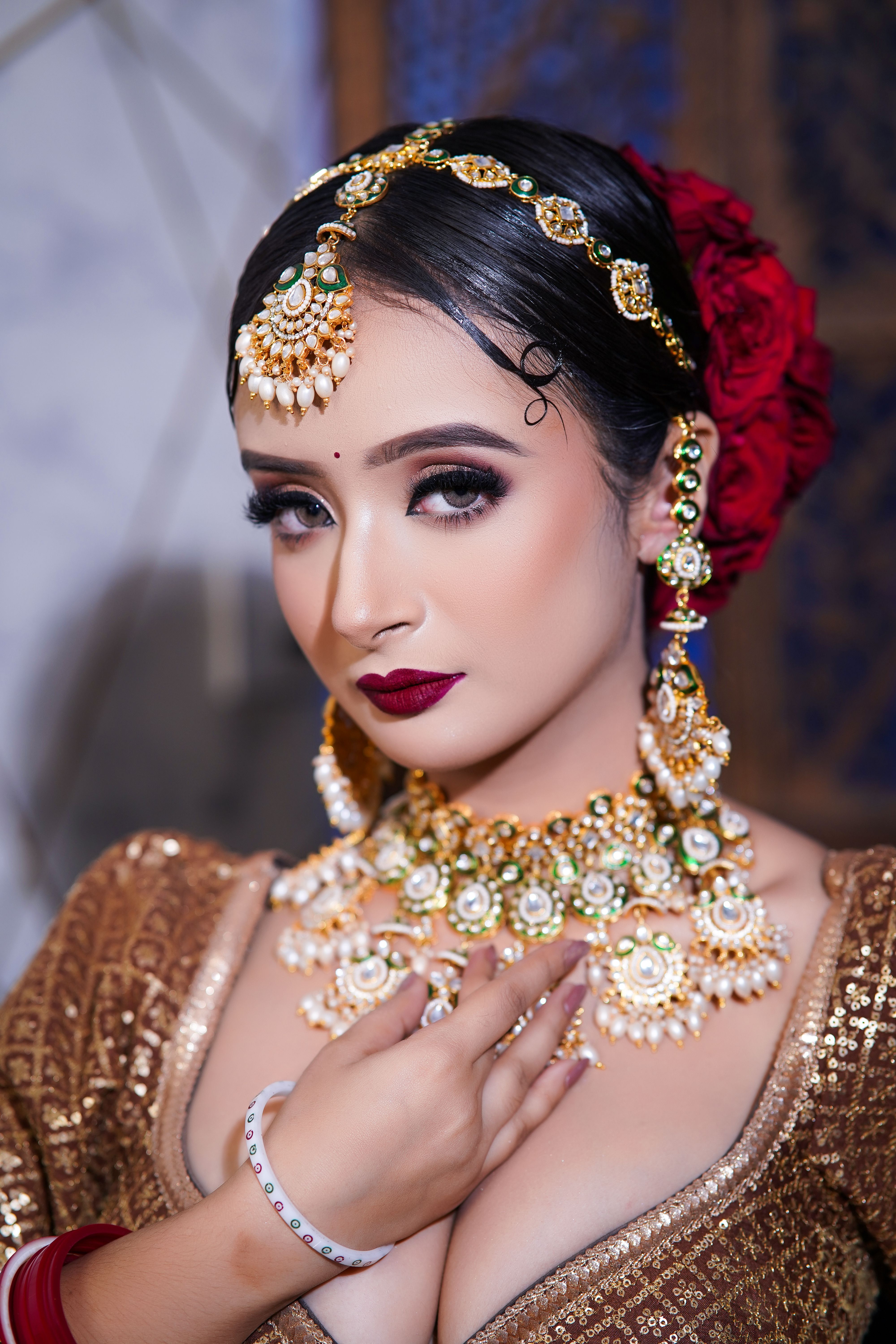 Elegant Indian Bride in Traditional Jewelry · Free Stock Photo