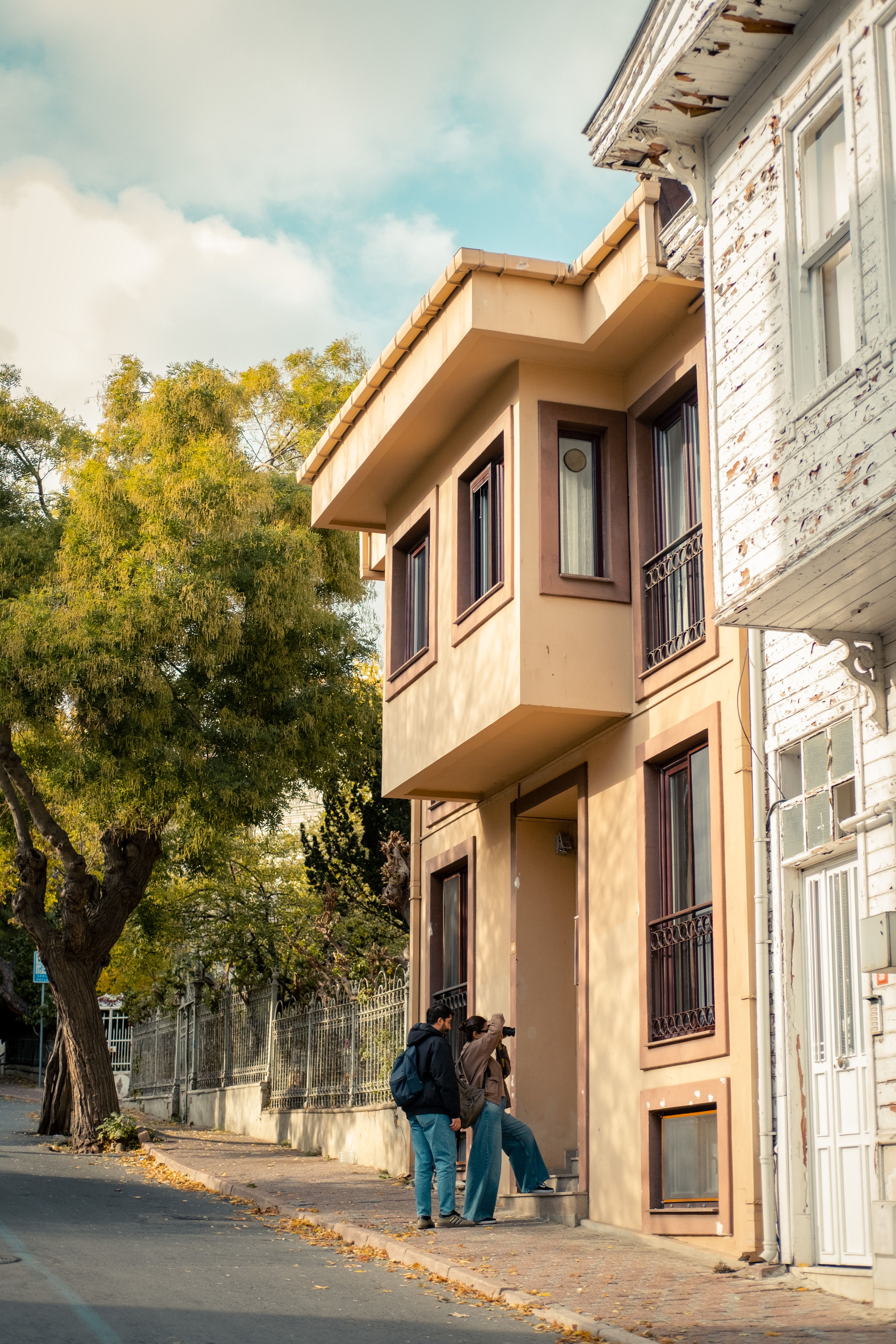 Urban Street with Unique Building Architecture · Free Stock Photo