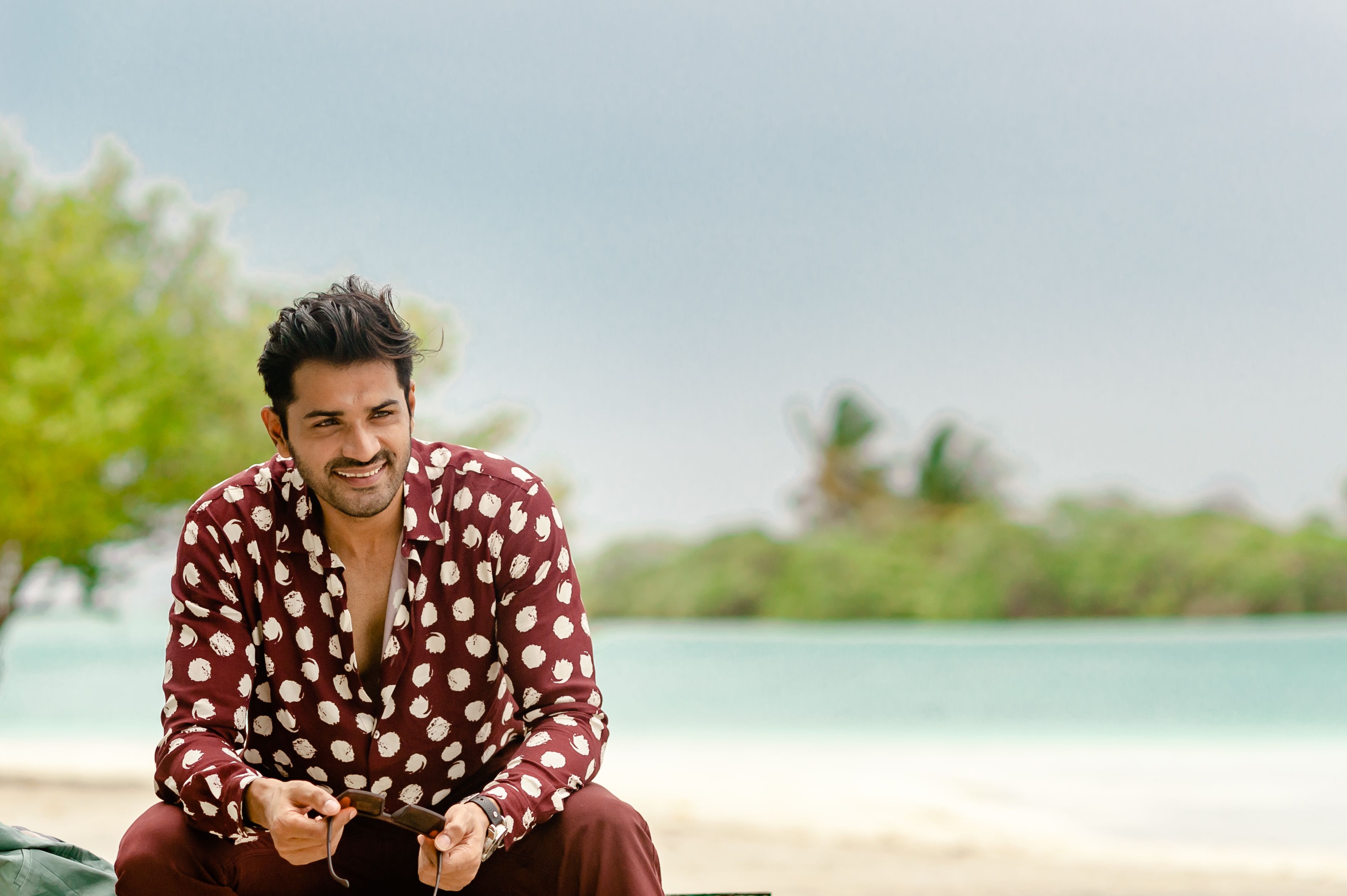 Stylish Man Relaxing on Tropical Beach in Maldives · Free Stock Photo