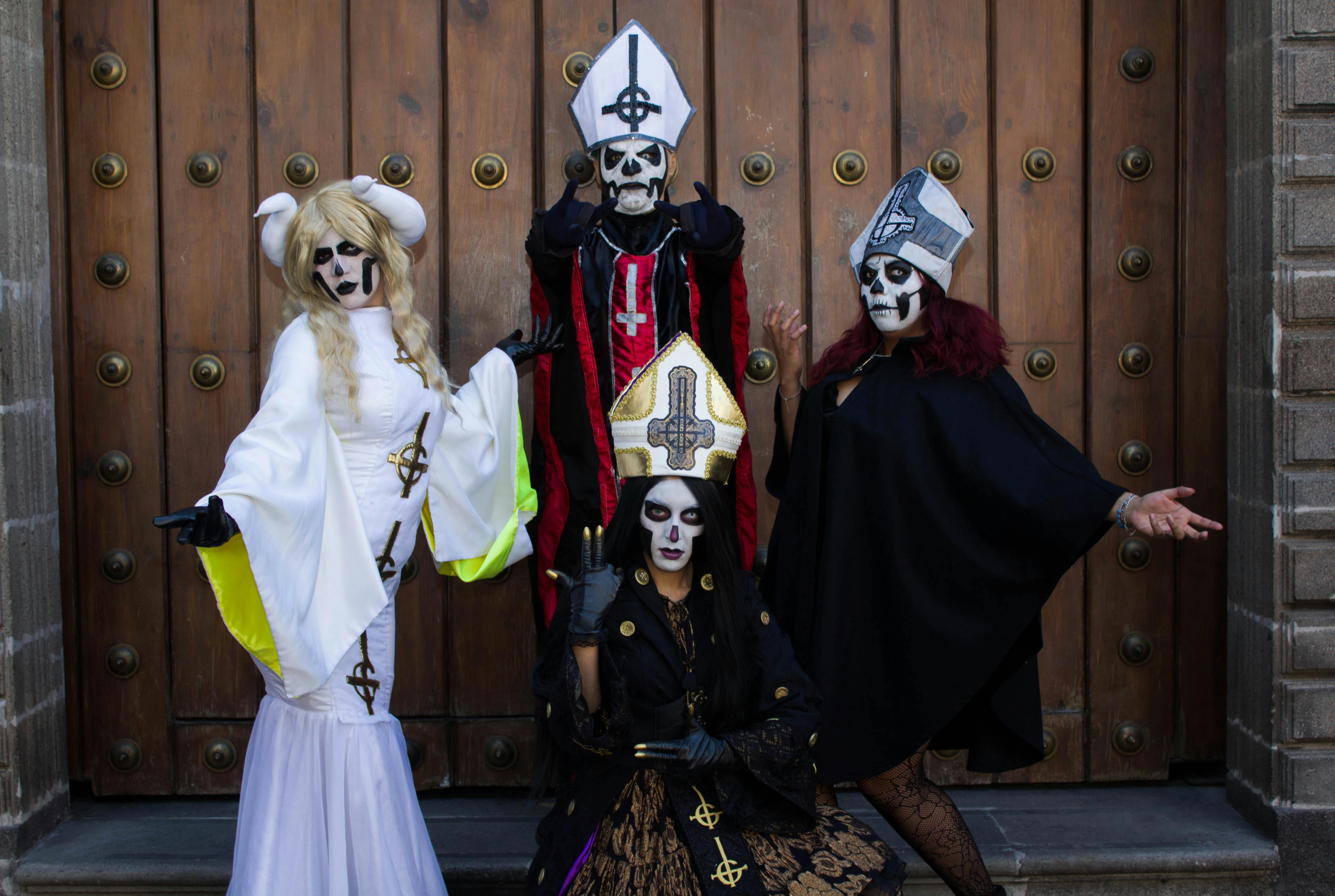 Dramatic Gothic Cosplay in Religious Attire · Free Stock Photo