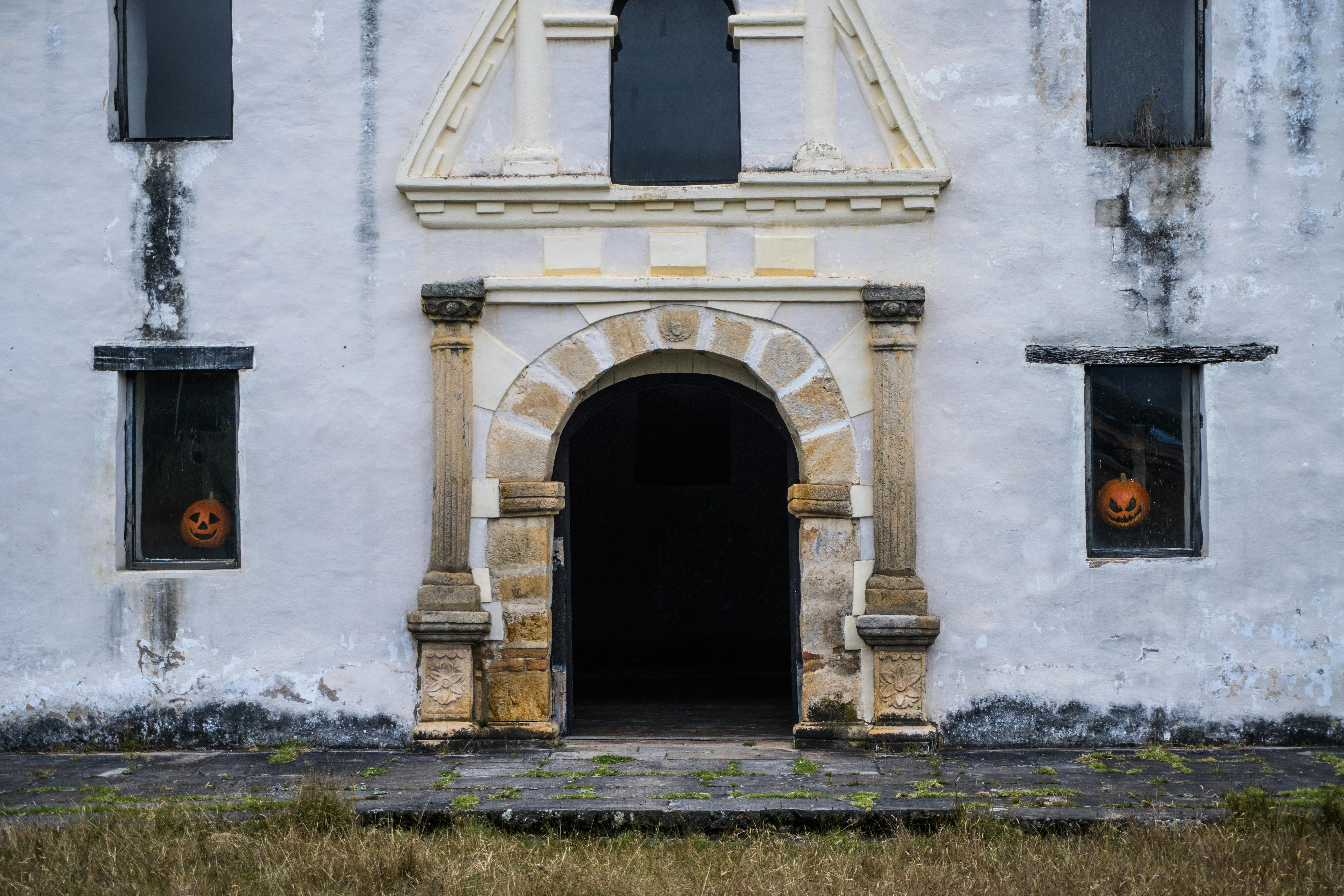 Haunted Building Facade with Pumpkin Decorations · Free Stock Photo