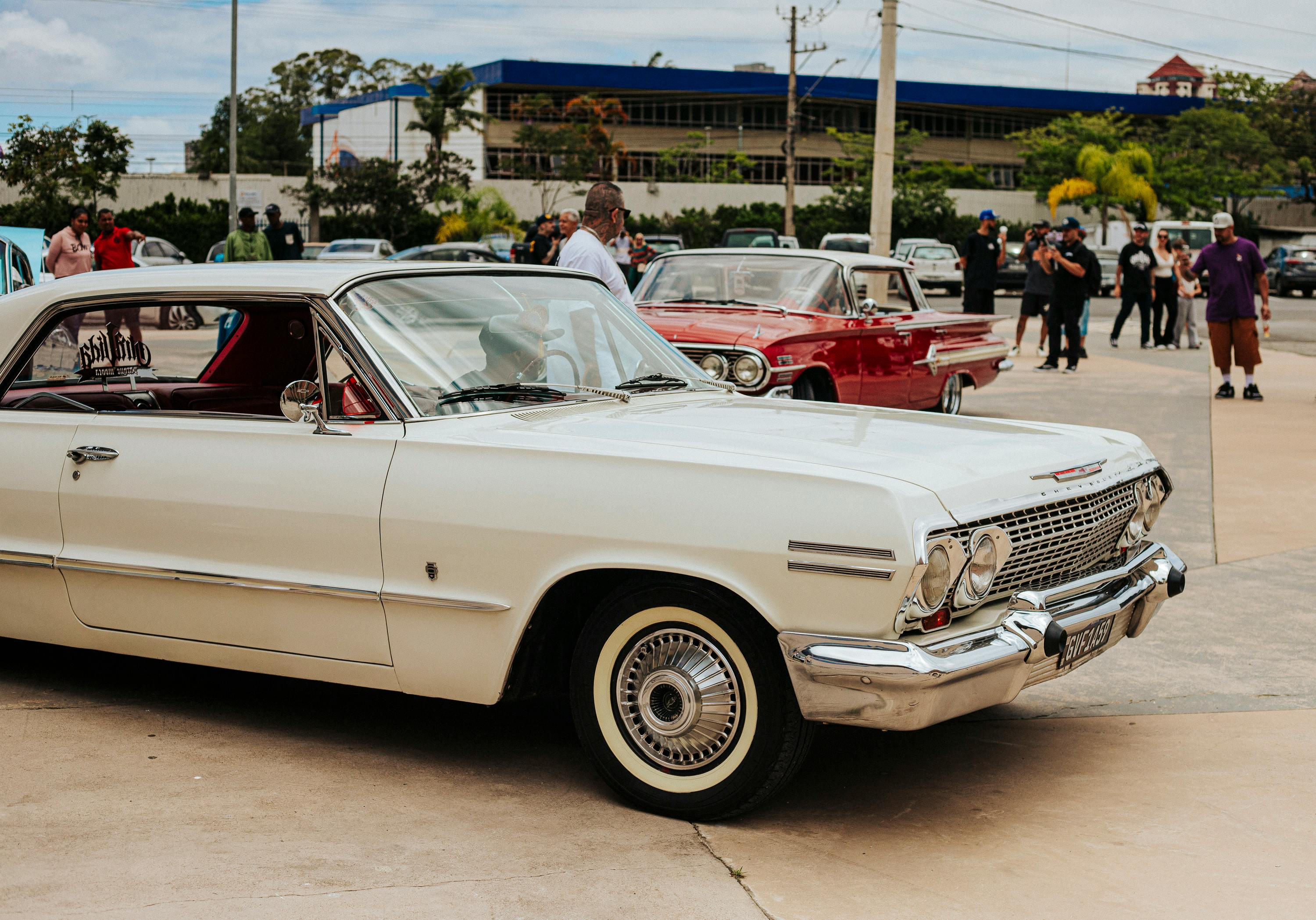 Classic Cars Gathering: Vintage Automotive Show · Free Stock Photo