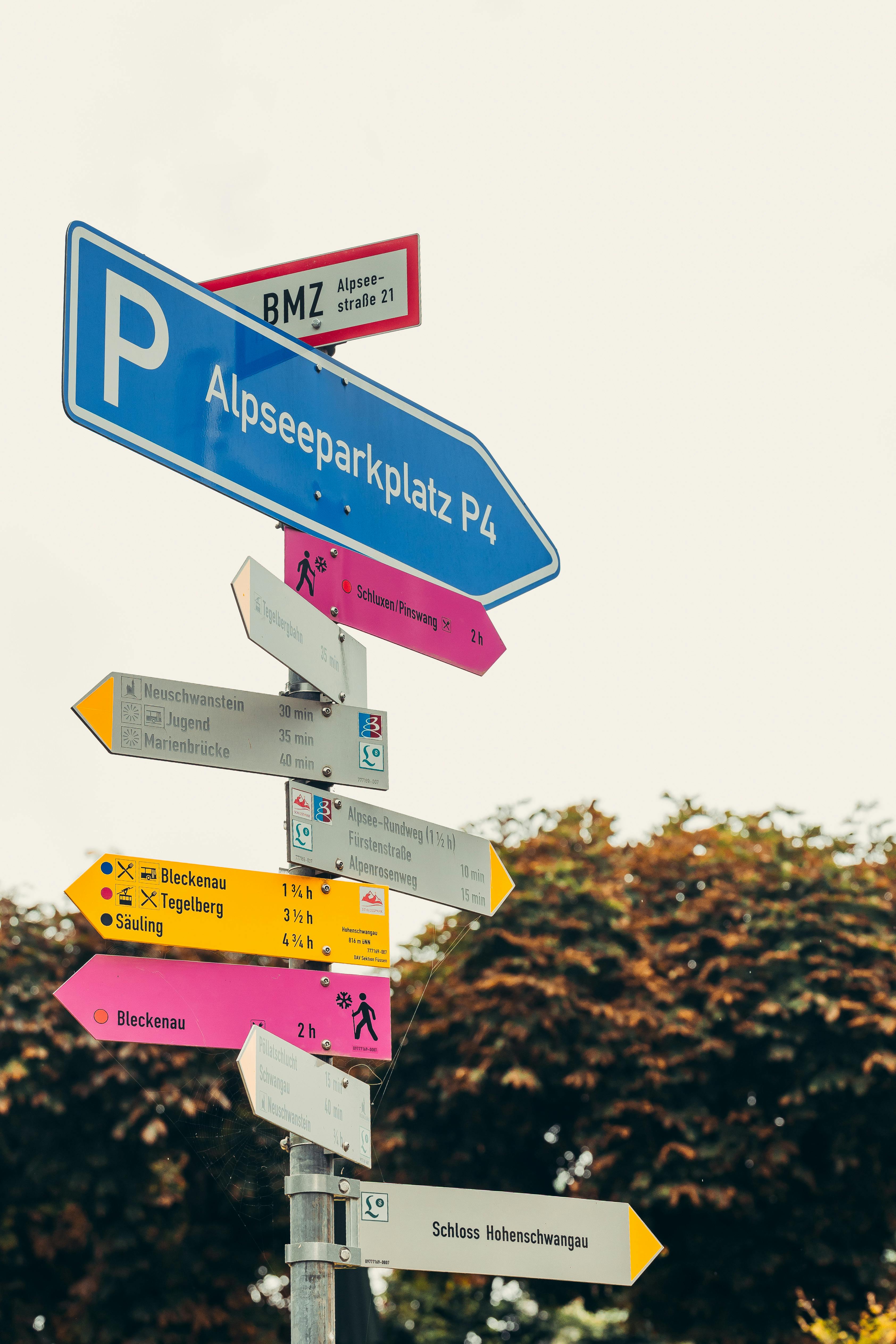Colorful Directional Signposts in Munich, Germany · Free Stock Photo