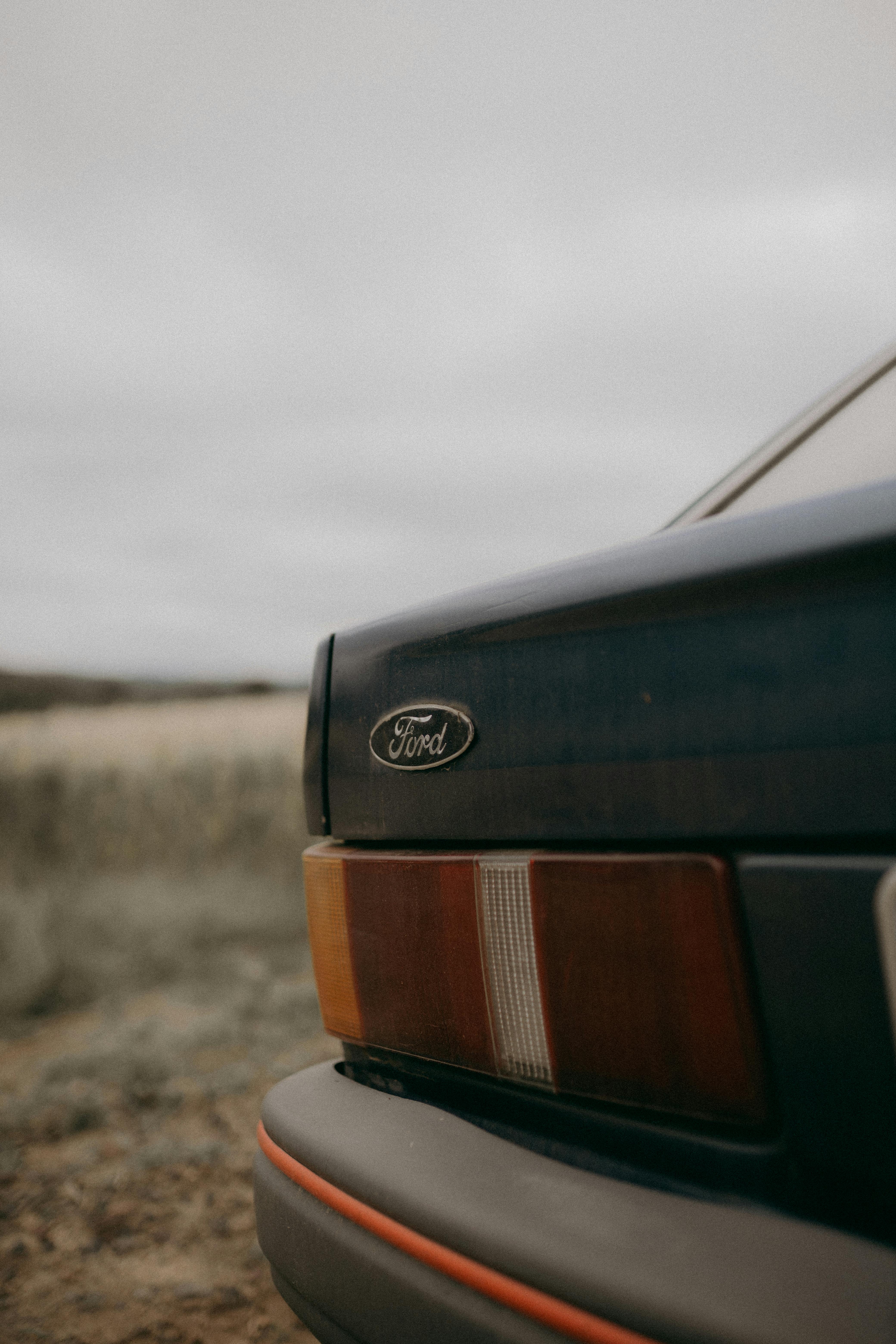 Vintage Ford Car Tail Light in Rural Setting · Free Stock Photo