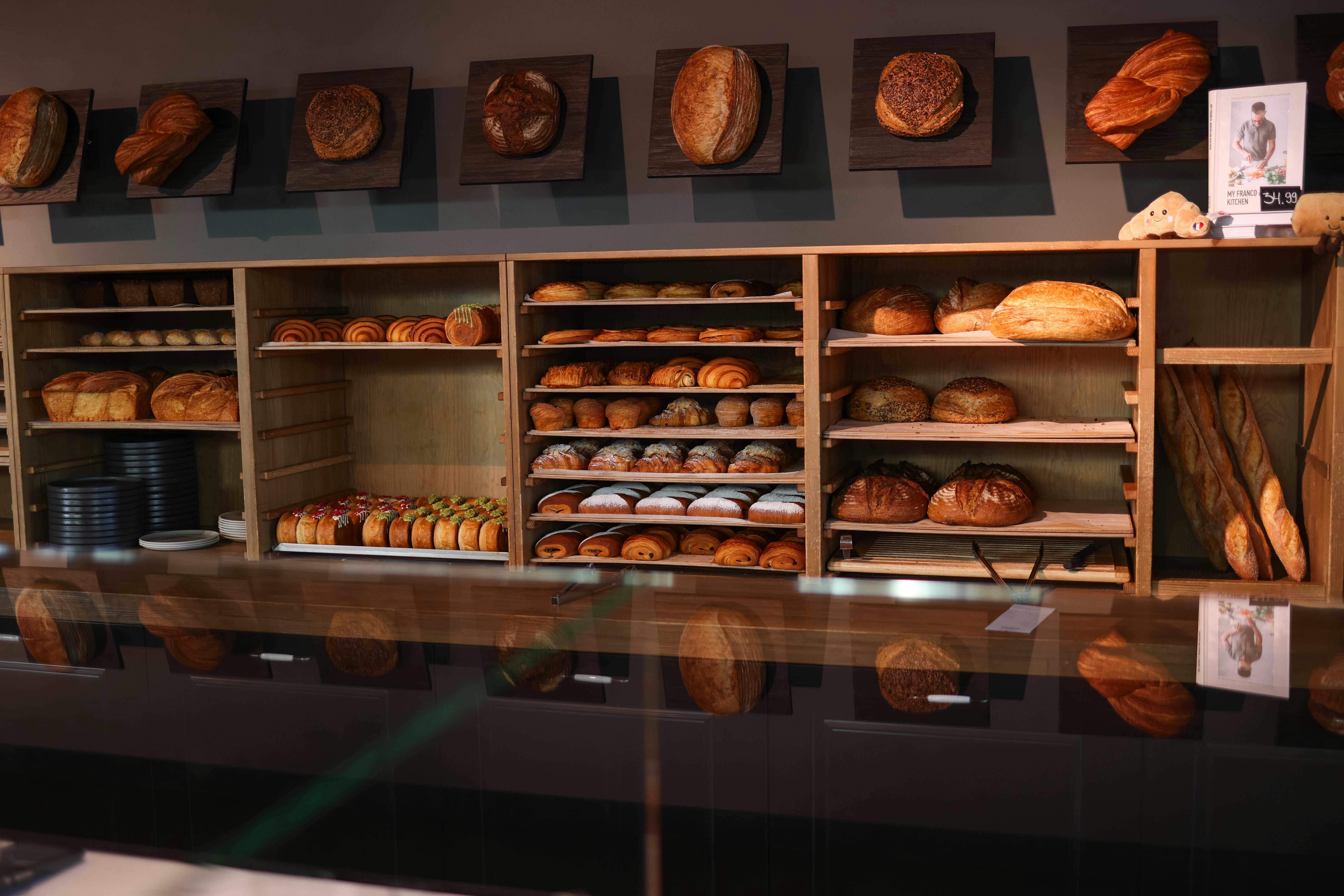Charming Bakery Display of Fresh Bread and Pastries · Free Stock Photo