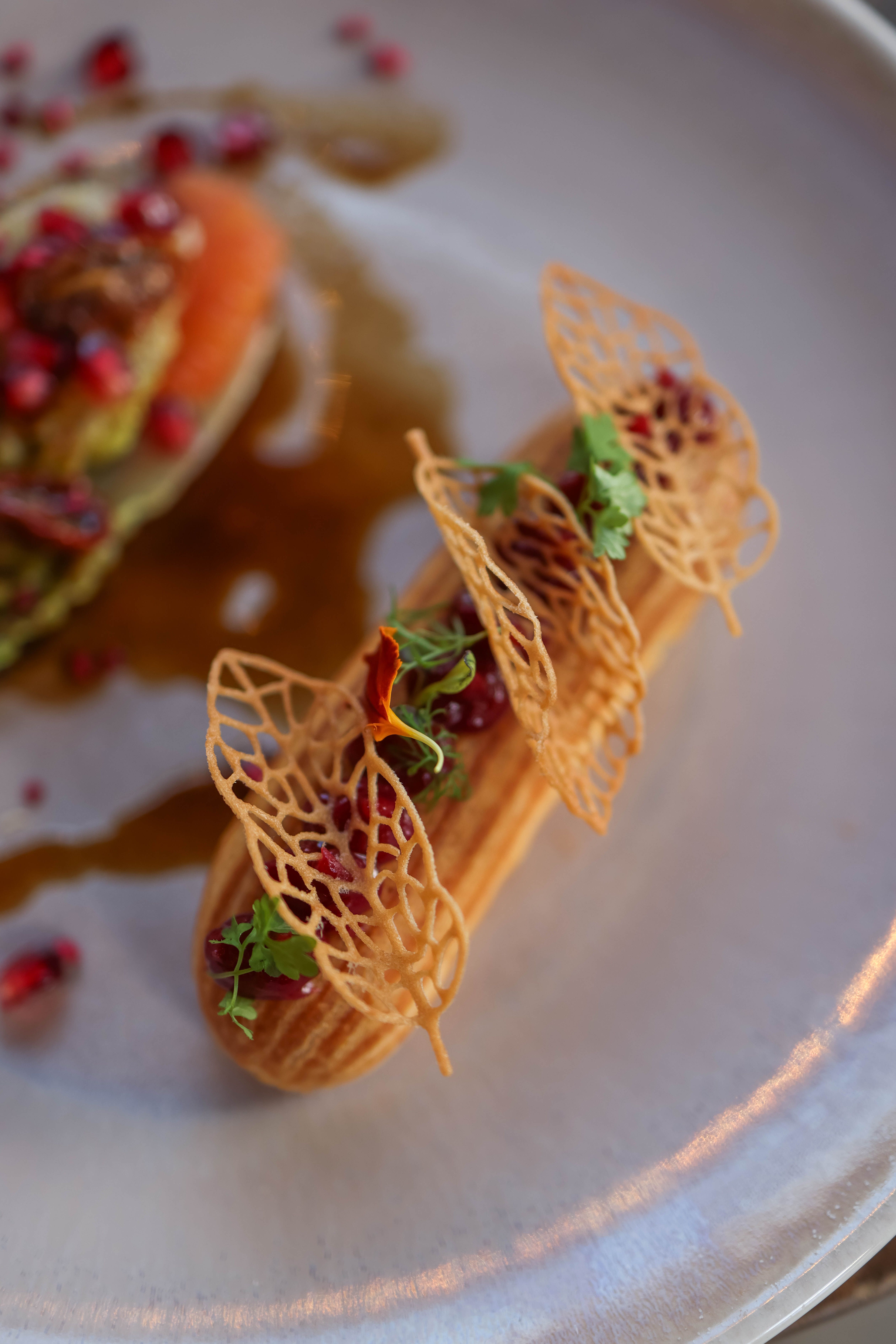 Postre Gourmet Con Delicadas Guarniciones · Foto de stock gratuita