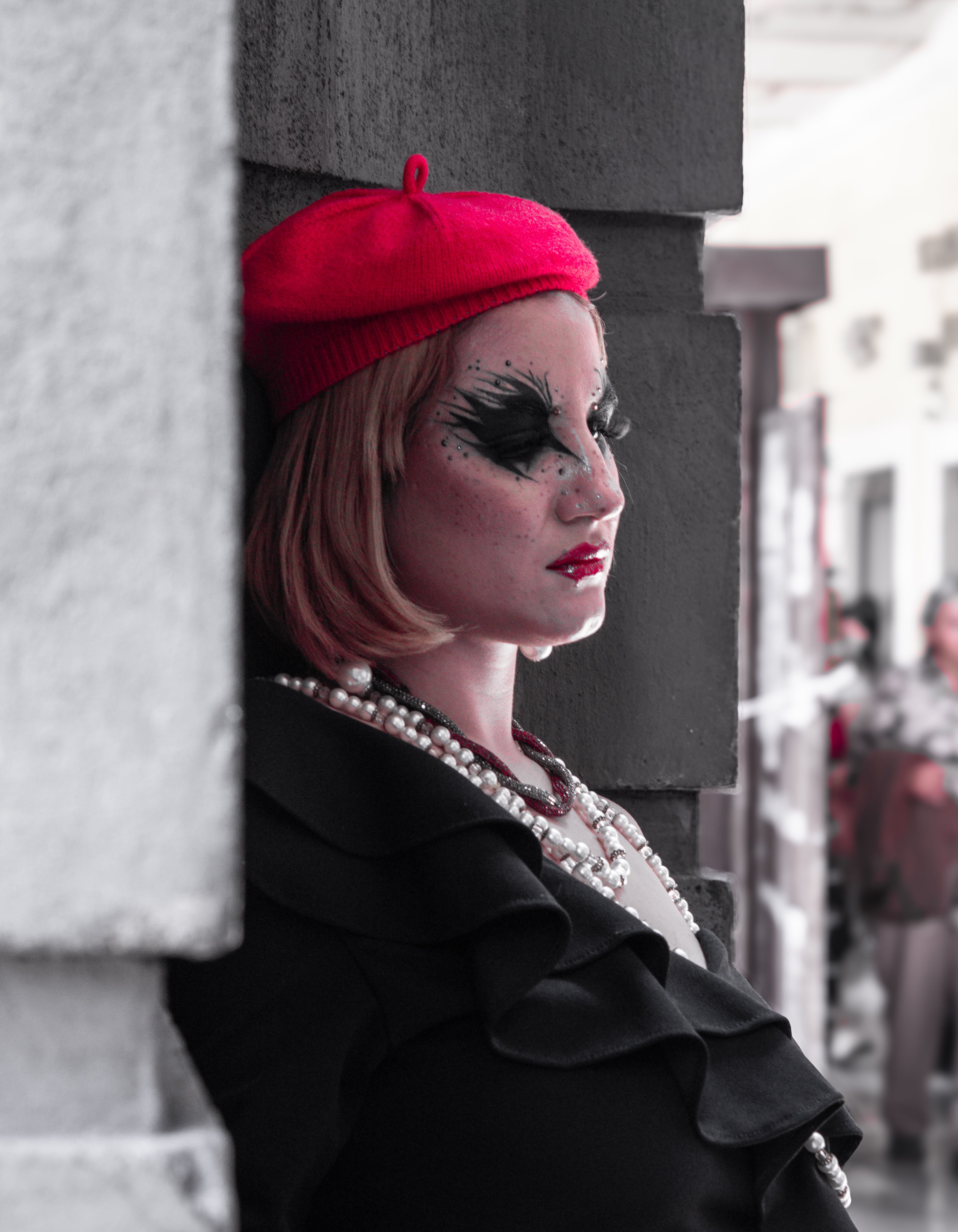 Stylish Woman in Red Beret with Artistic Makeup · Free Stock Photo