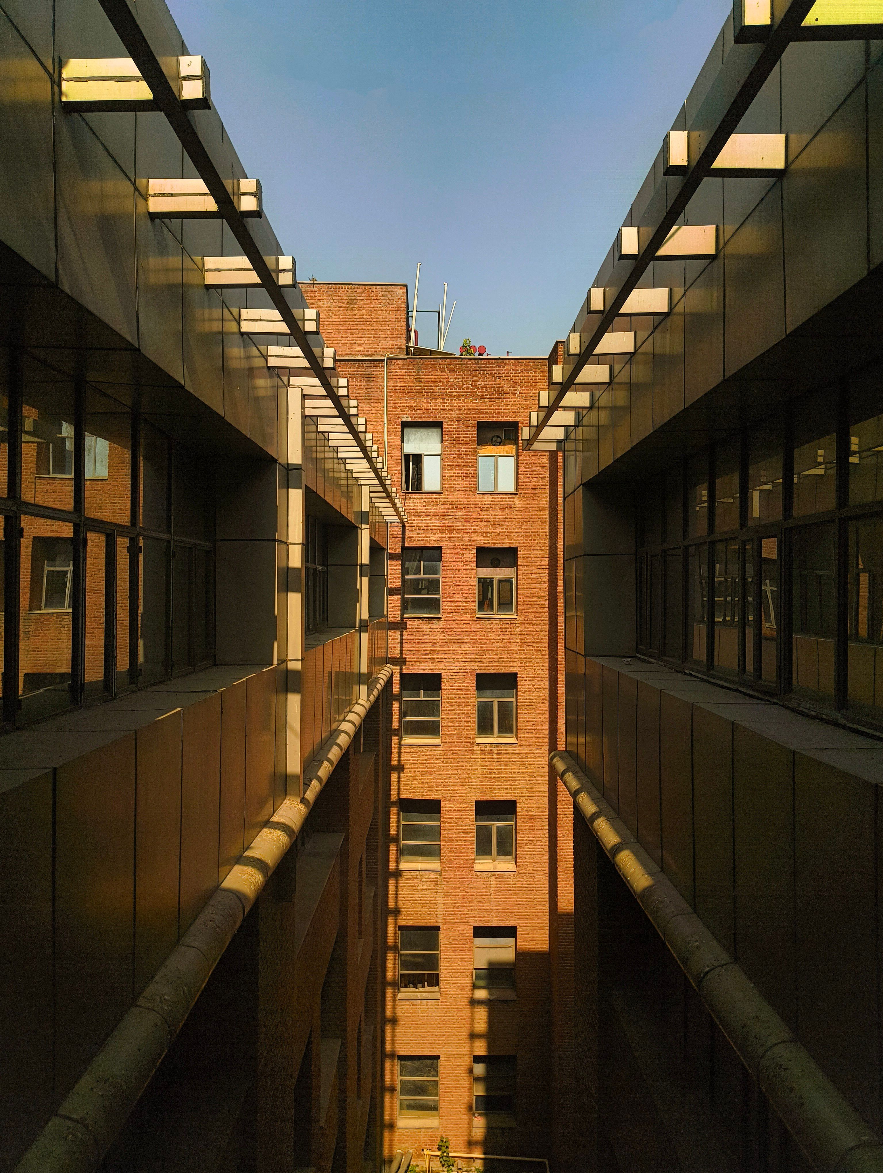 Architectural Symmetry in Urban Building Design · Free Stock Photo