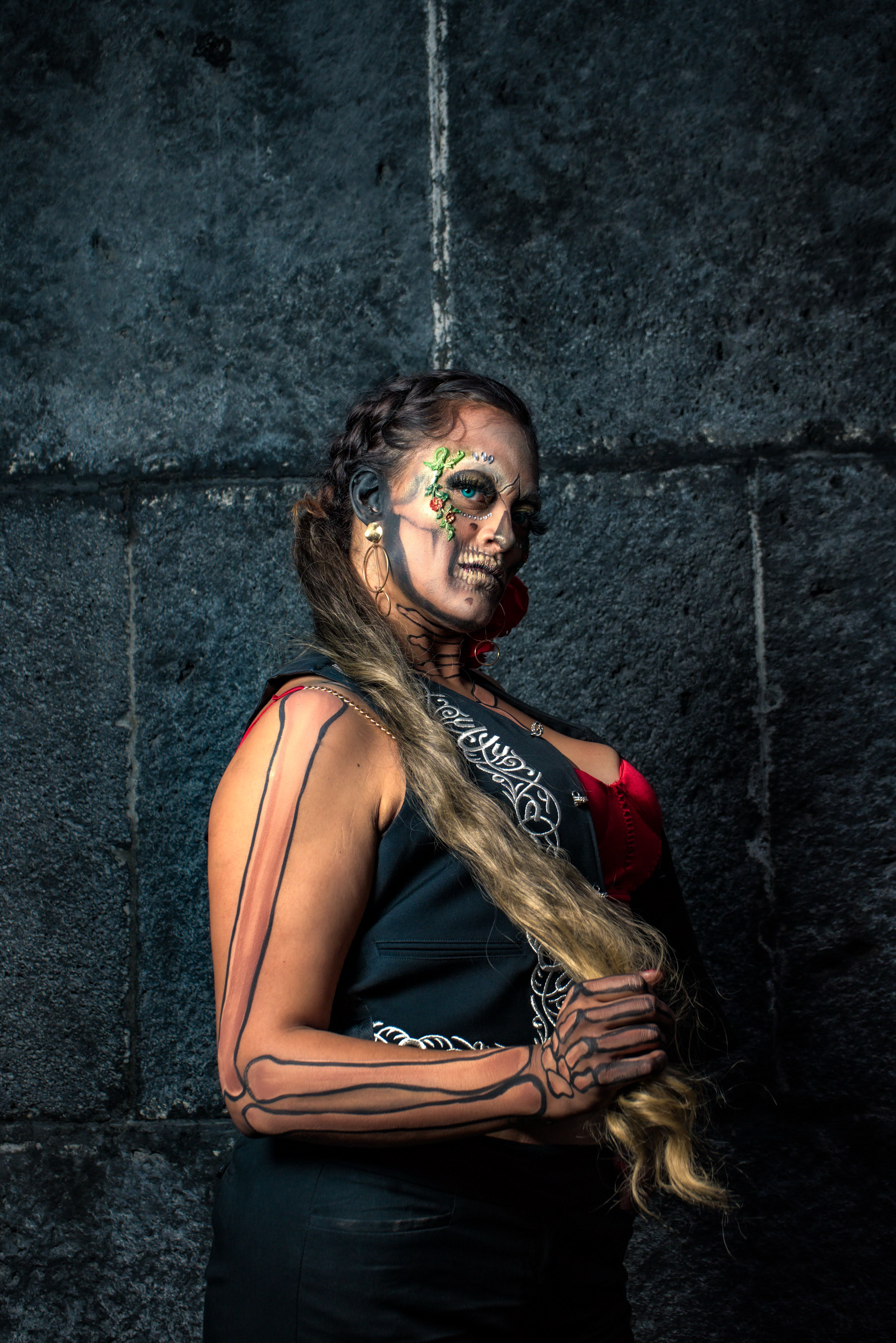 Creative Skeleton Makeup on Woman in Dark Setting · Free Stock Photo