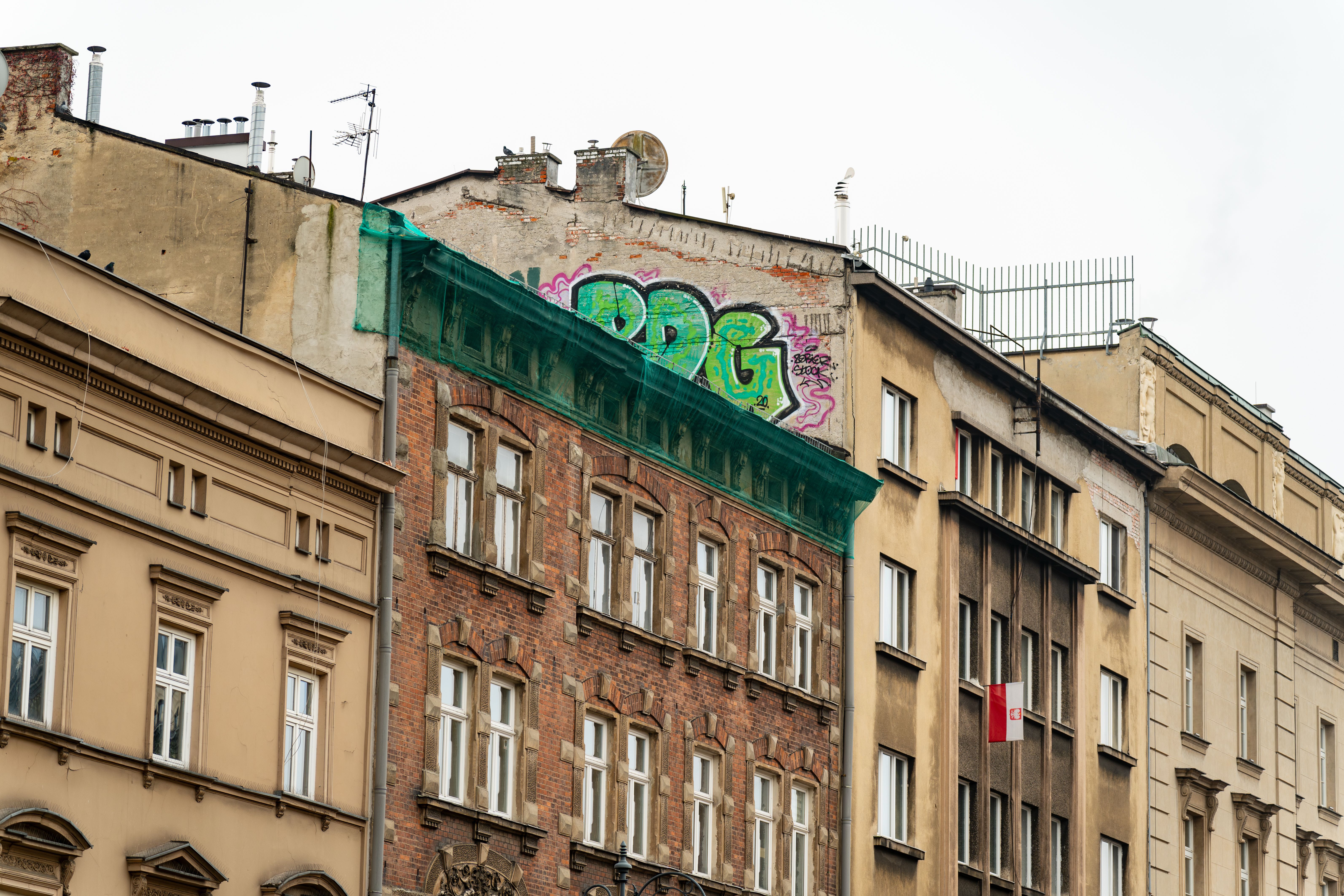 Historic Kraków Buildings with Urban Graffiti · Free Stock Photo