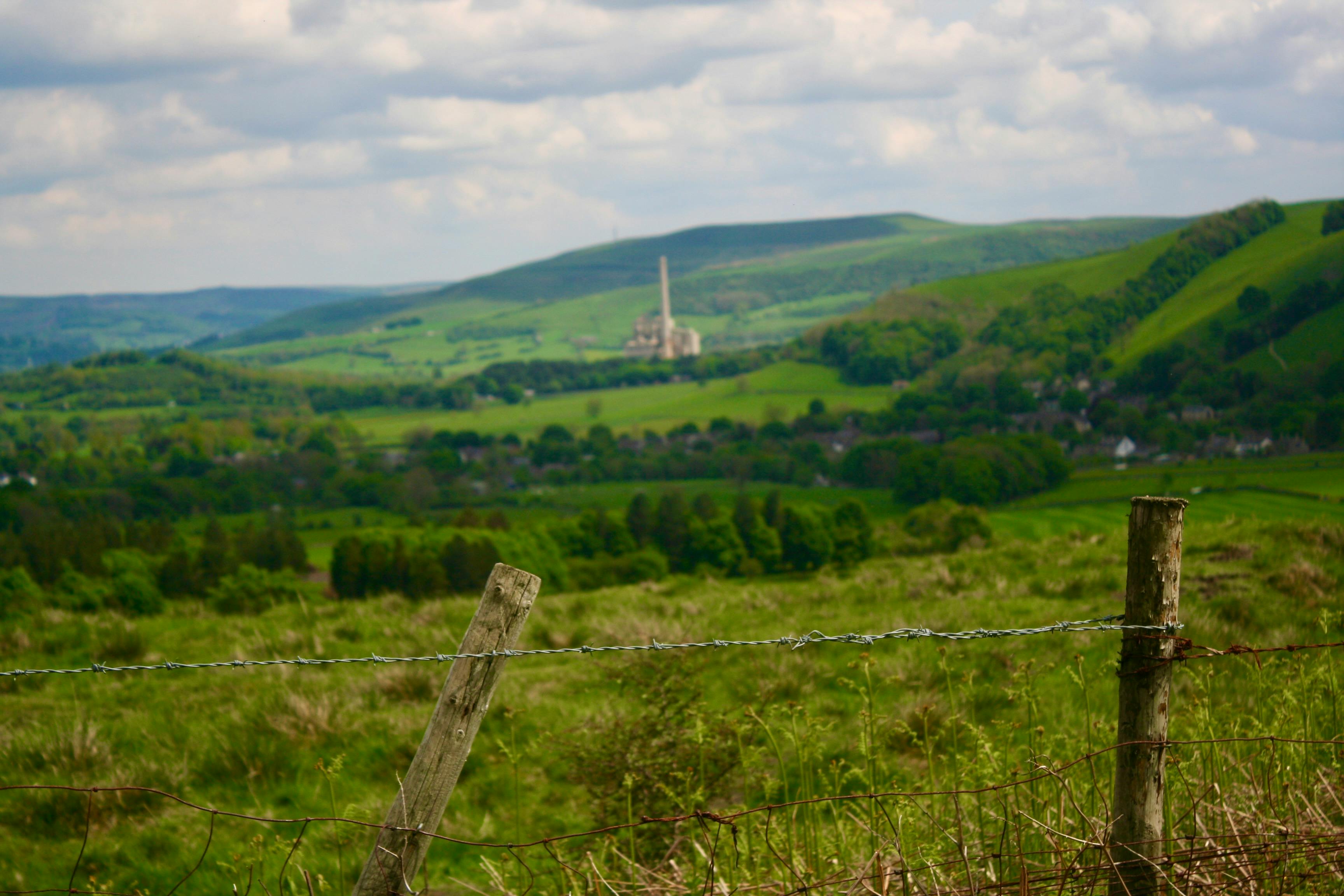 Scenic View of Castleton Hills and Green Landscape · Free Stock Photo